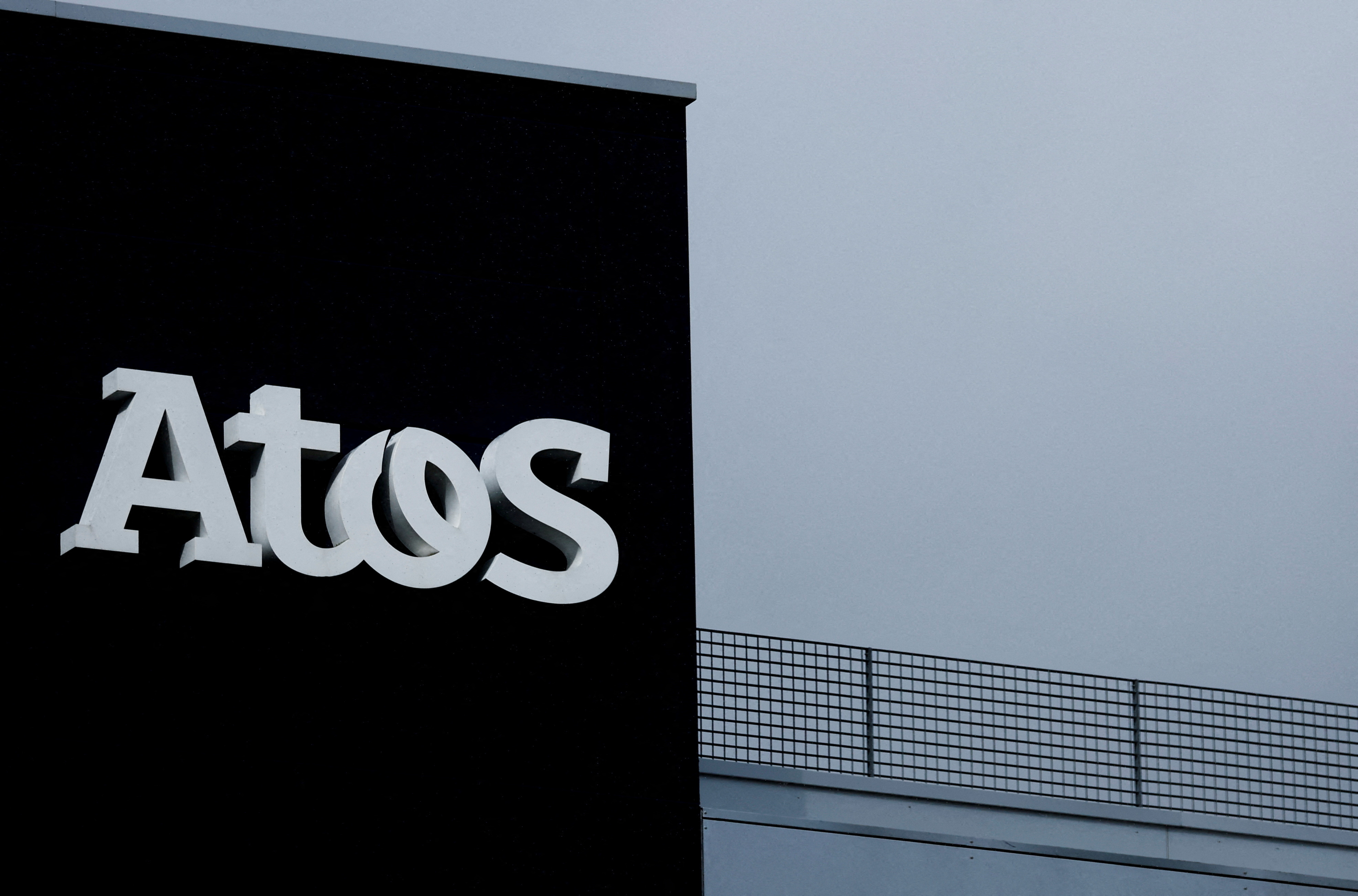 Atos ditches share sale for bank talks, shares plunge | Reuters