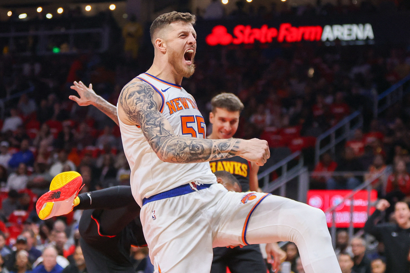 Julius Randle's late flourish helps Knicks hold off Hawks | Reuters
