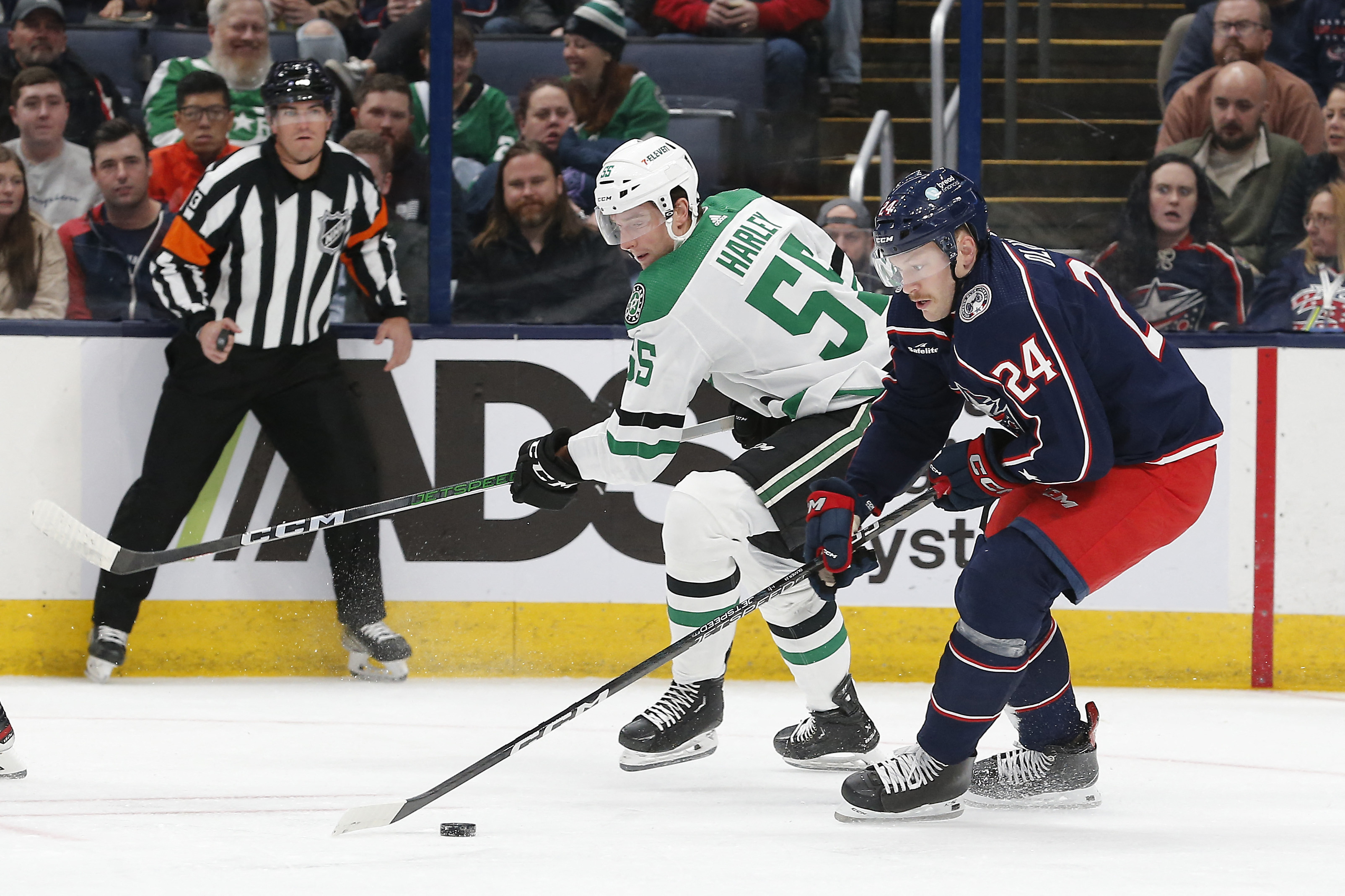 Stars score 5 unanswered goals, pull away from Jackets | Reuters