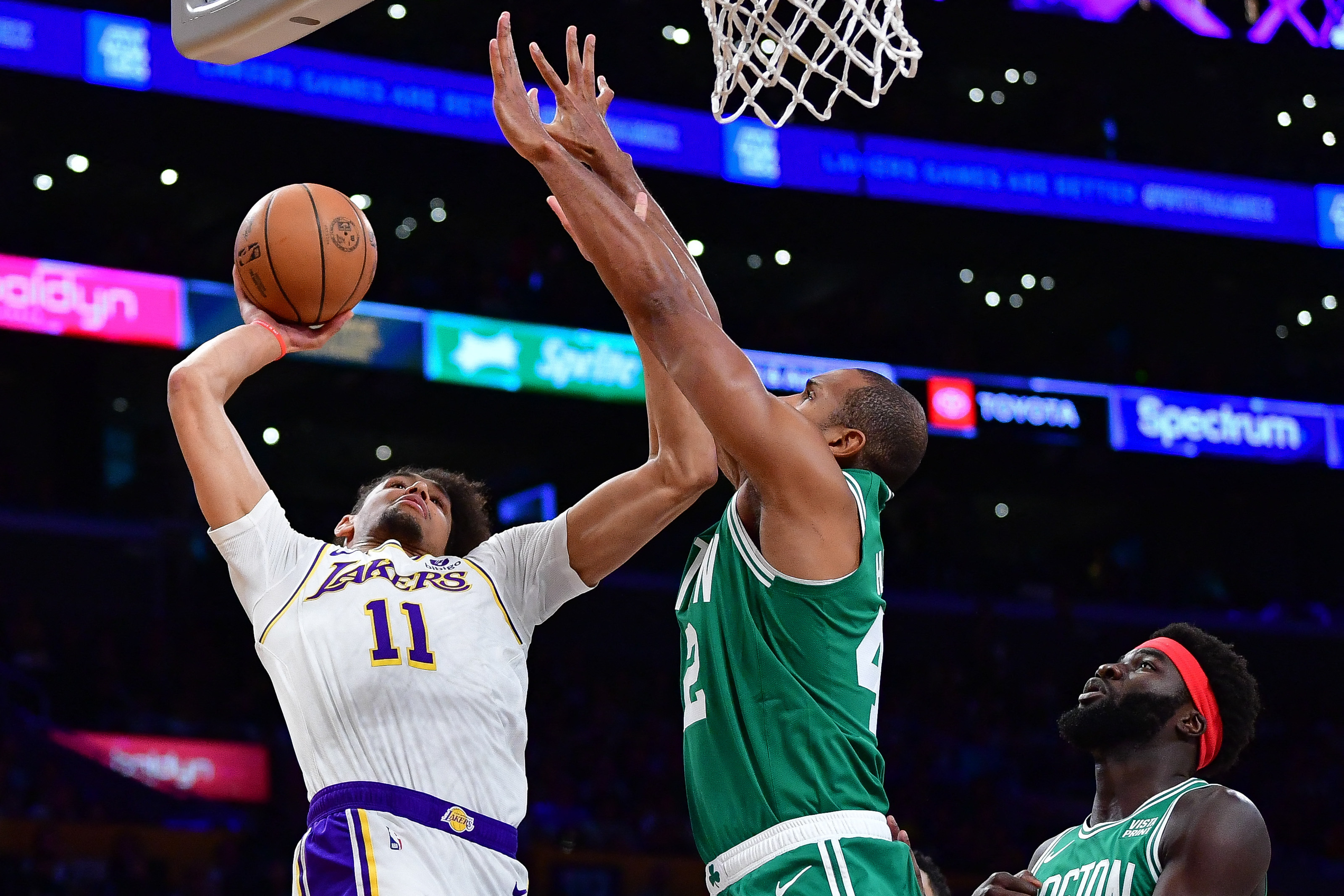 Celtics handle Lakers to complete 3-1 road trip | Reuters