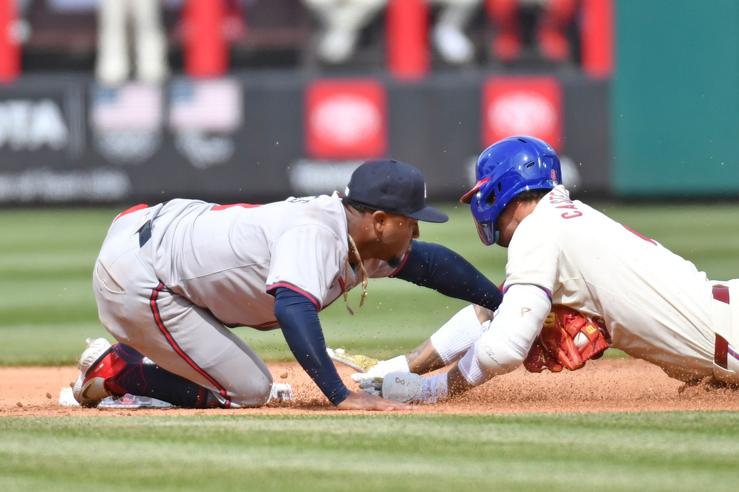 Phillies rally to salvage series vs. Braves | Reuters