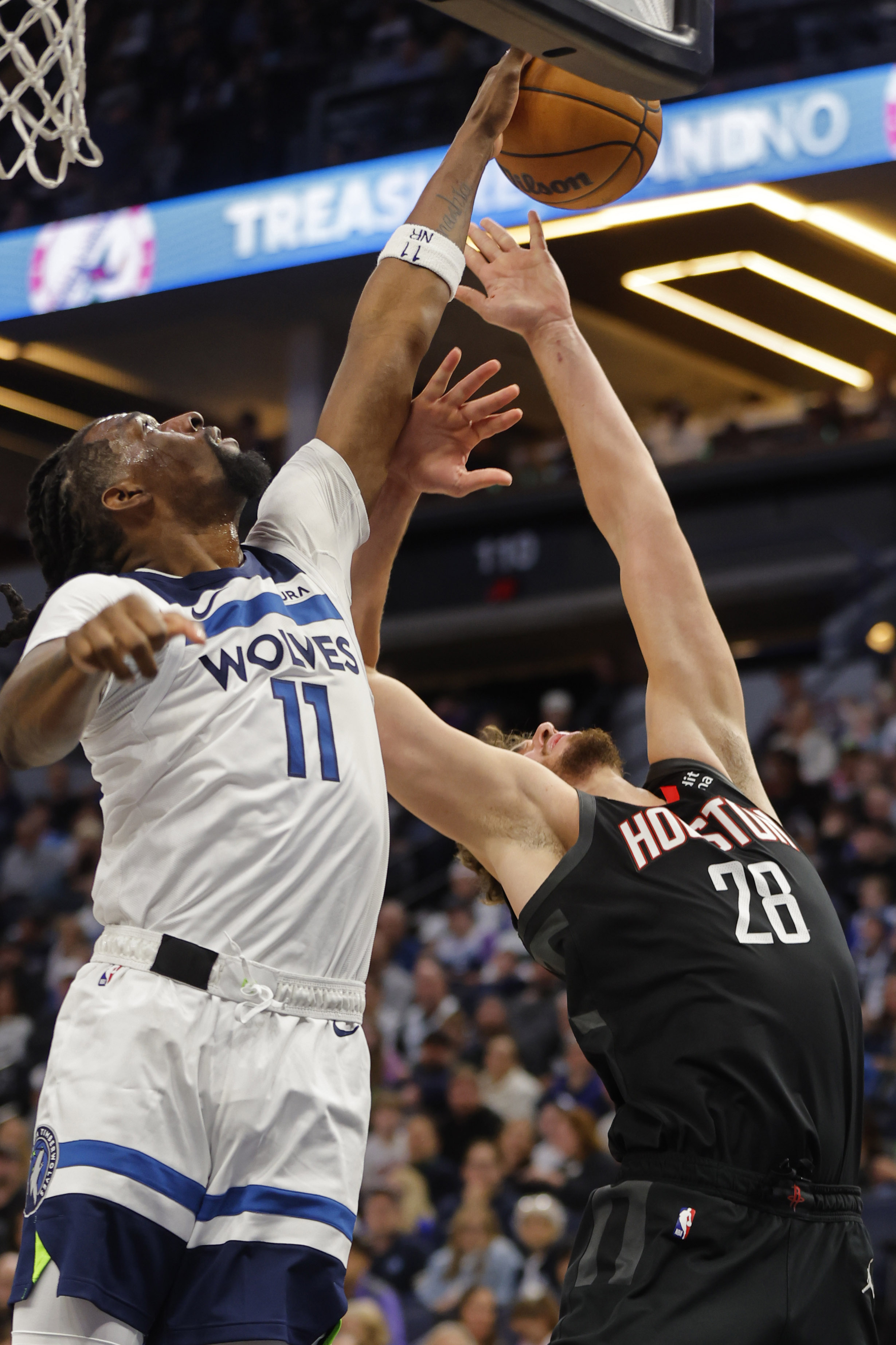 Anthony Edwards propels Wolves past Rockets | Reuters