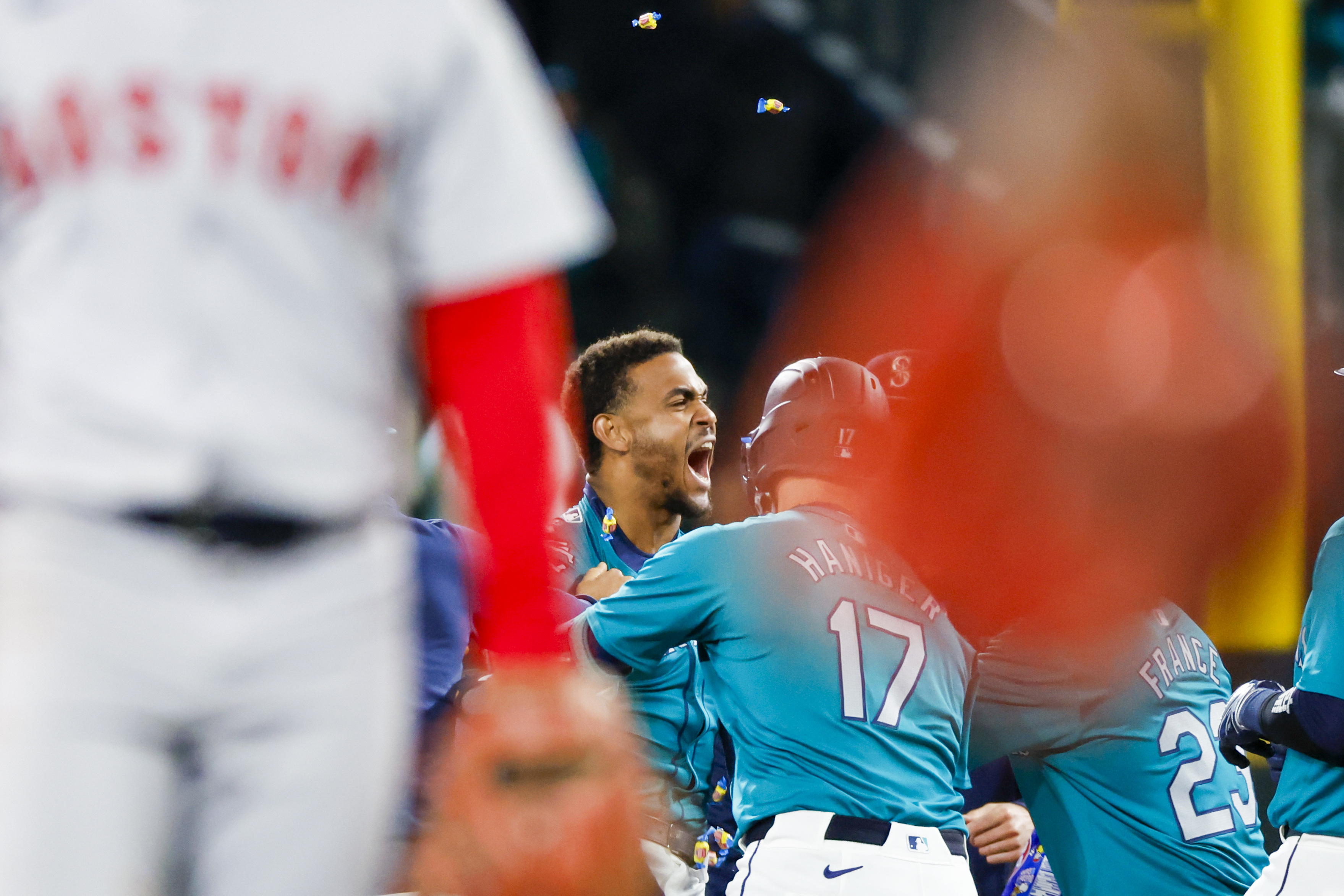 Mariners score three in 10th to stun Red Sox | Reuters