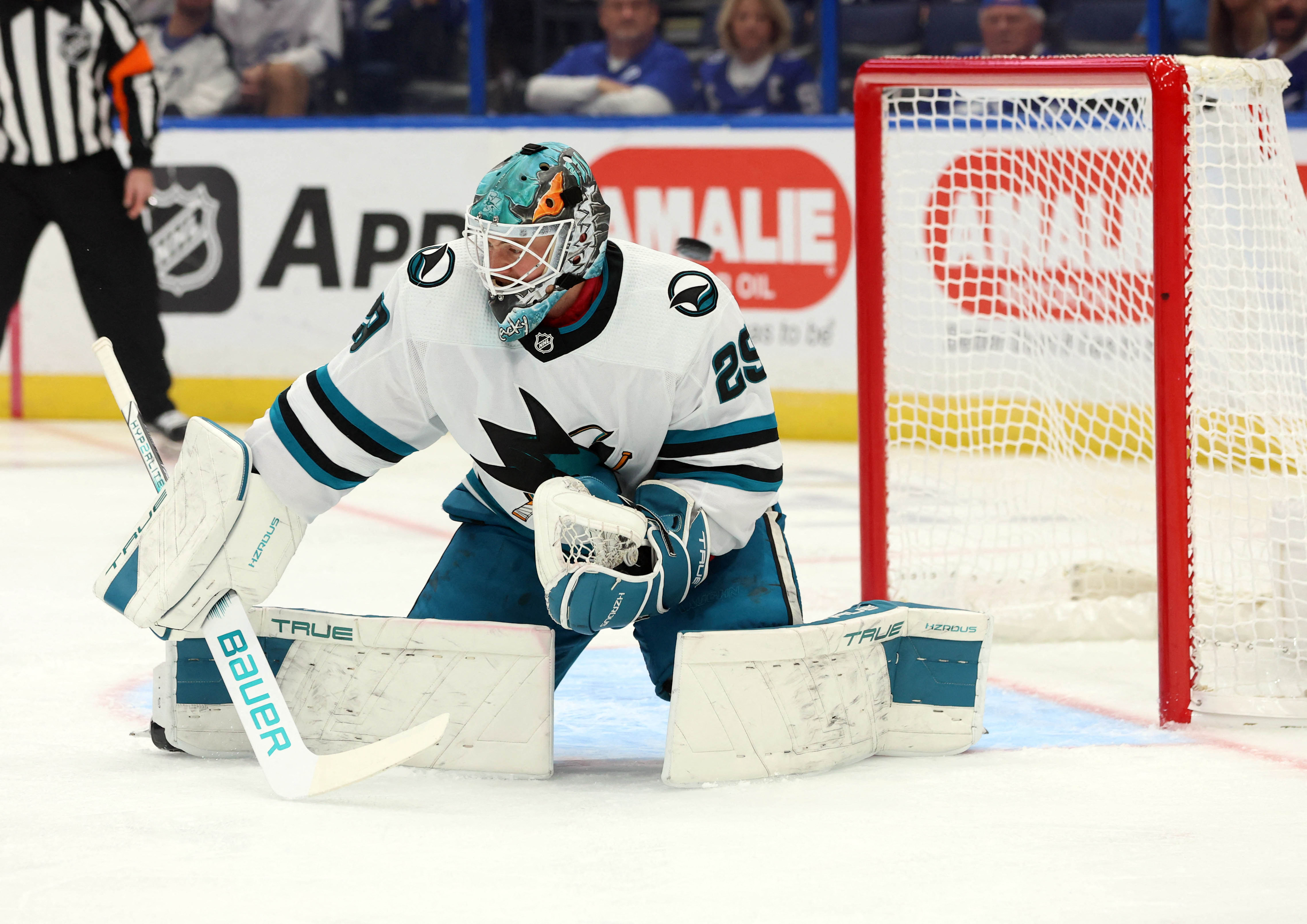 Lightning's second straight shutout keeps Sharks winless | Reuters