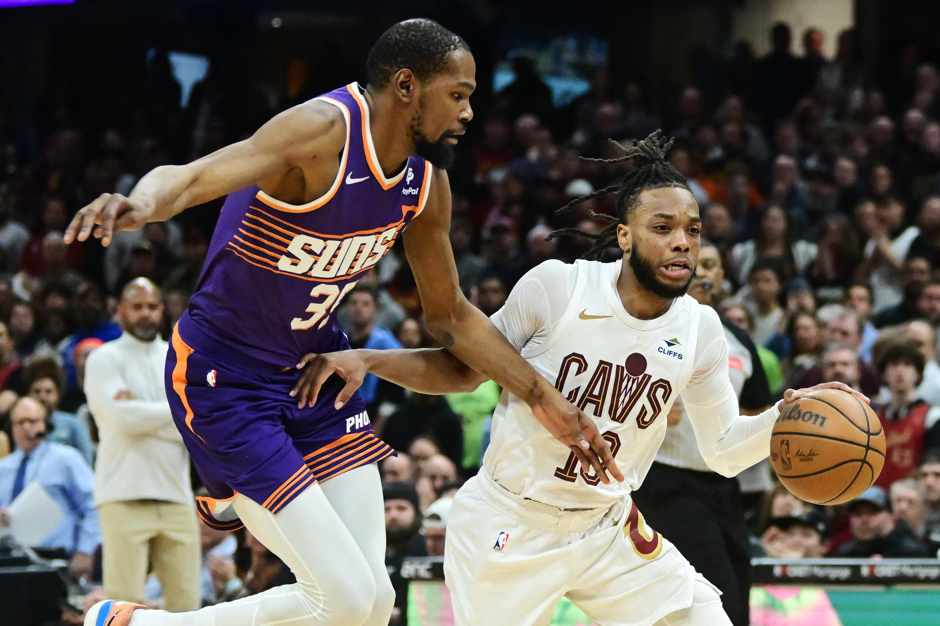 Big 3 helps Suns overtake short-handed Cavaliers | Reuters