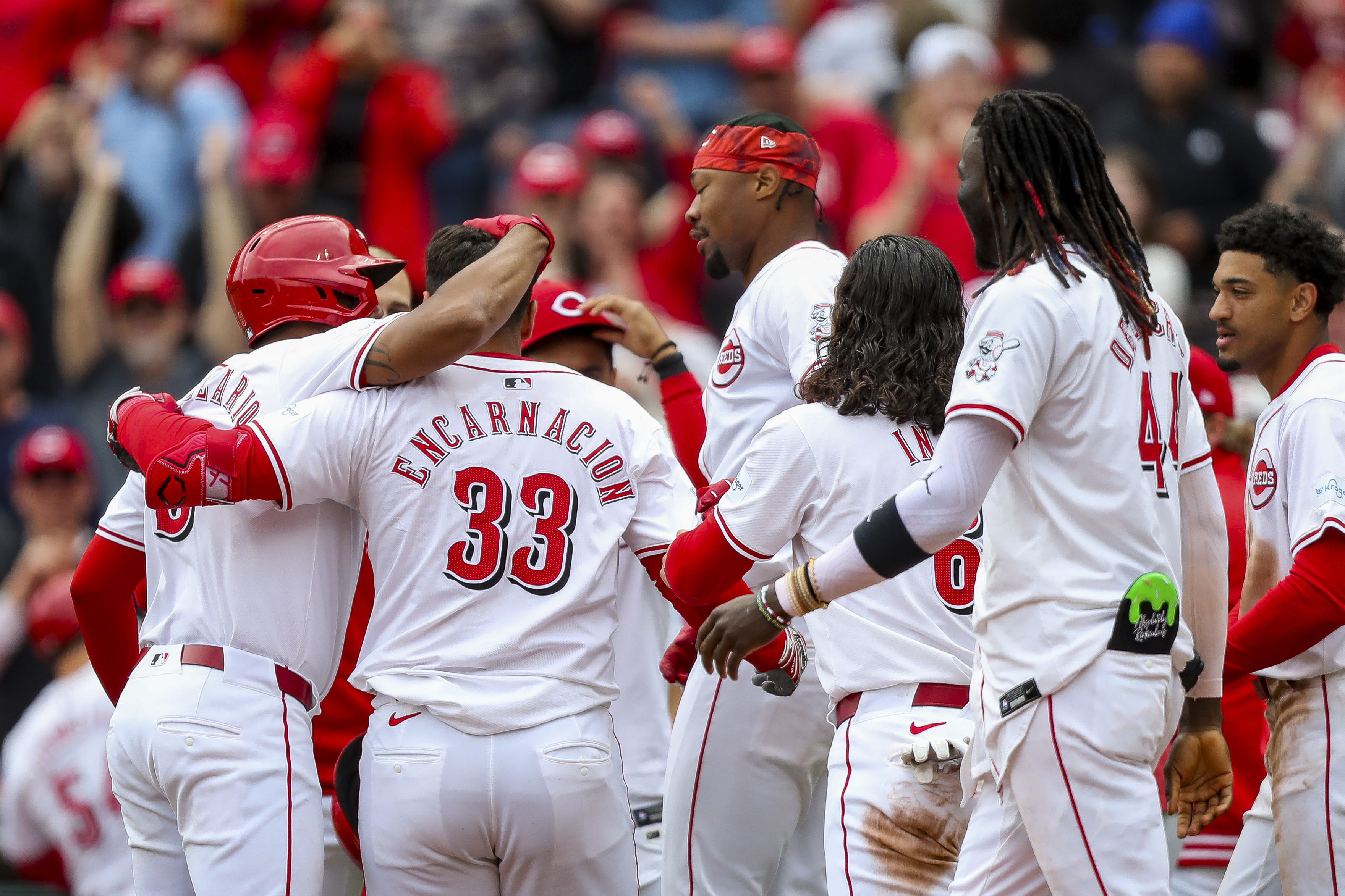 Reds crush 2 homers in ninth for walk-off win over Nats | Reuters