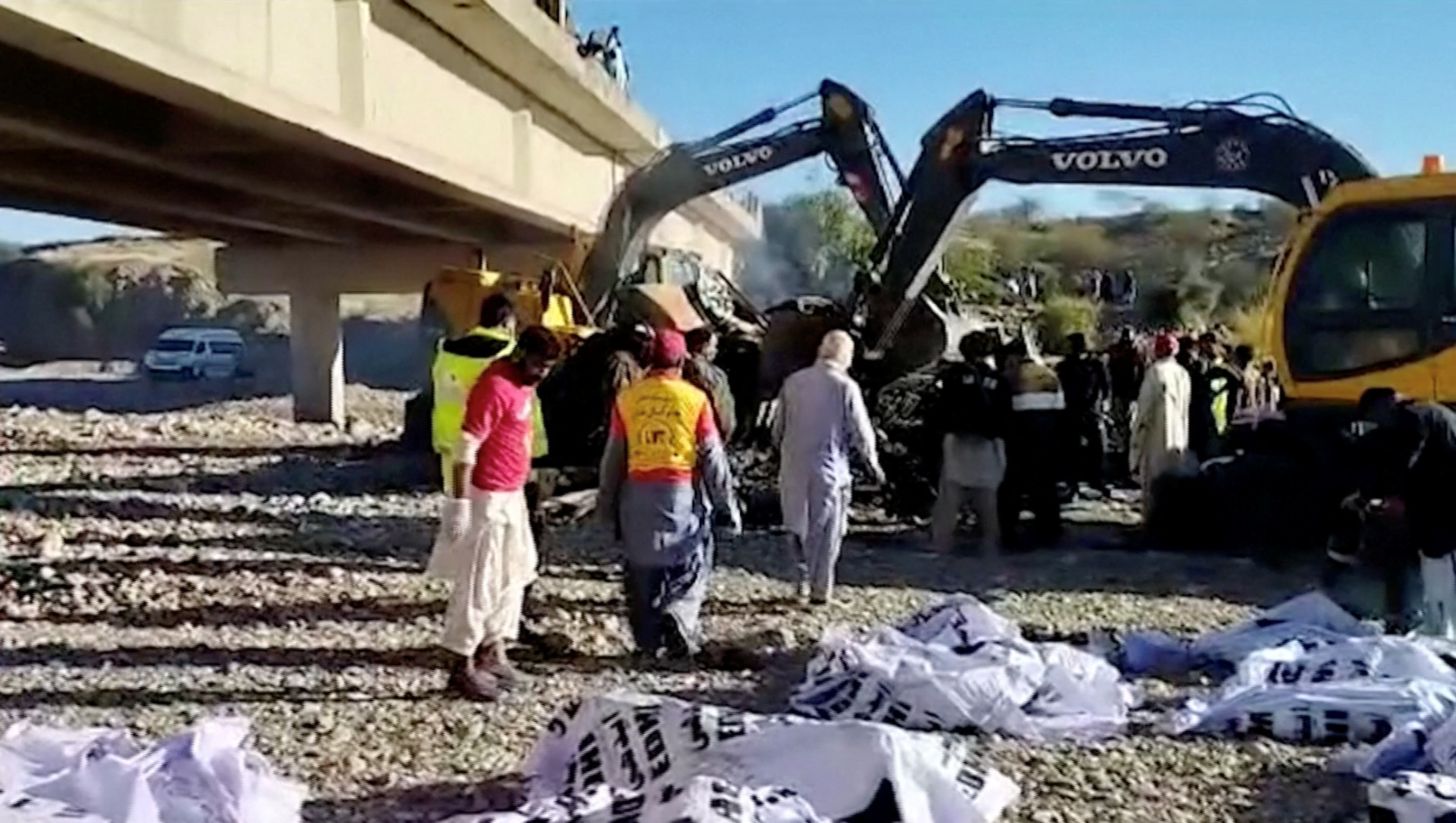 Bus crash in southern Pakistan kills at least 41 | Reuters