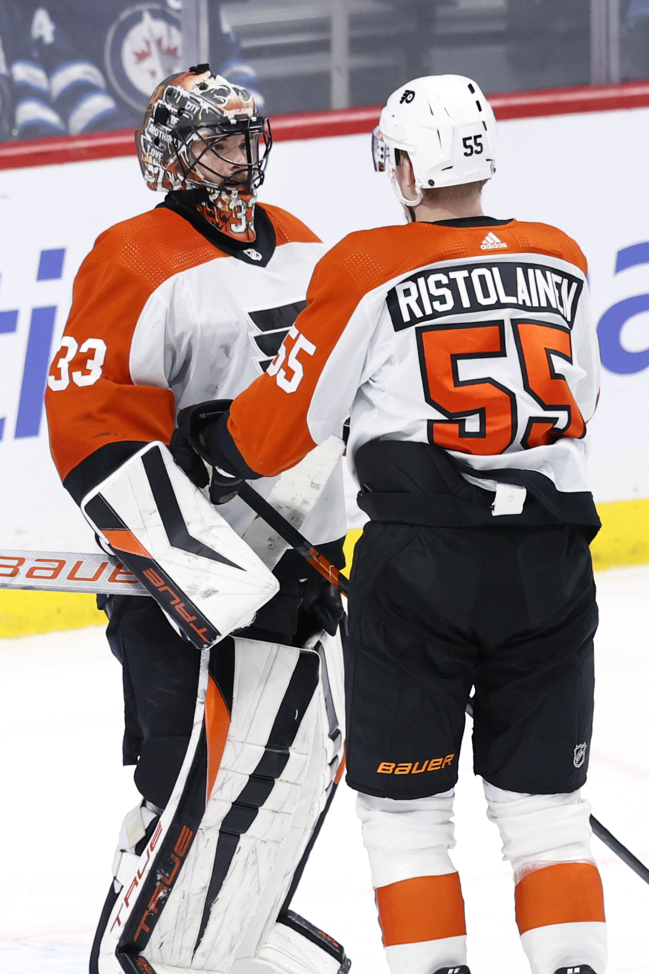 Flyers end Jets' franchise-record 8-game win streak | Reuters