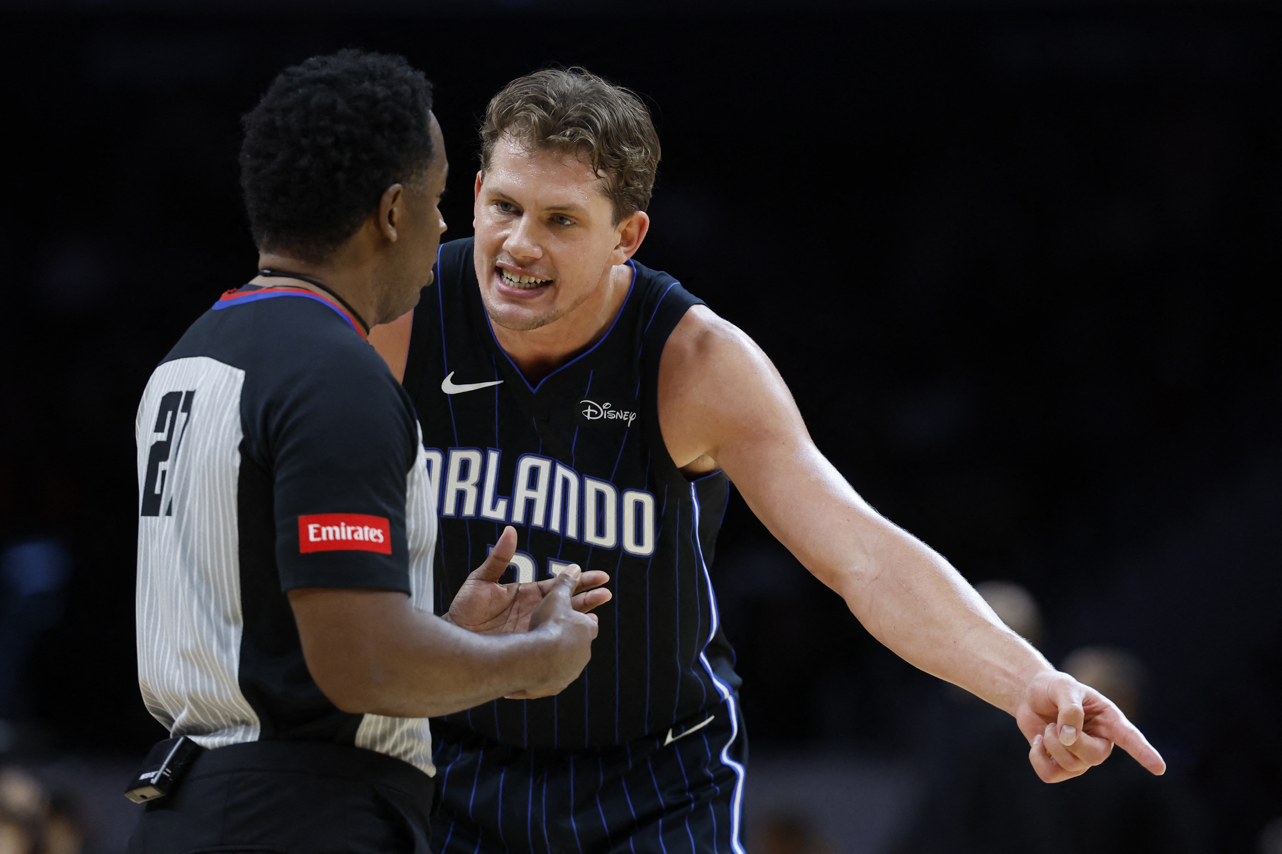 Magic mount ferocious rally, hand Wizards 16th straight loss | Reuters