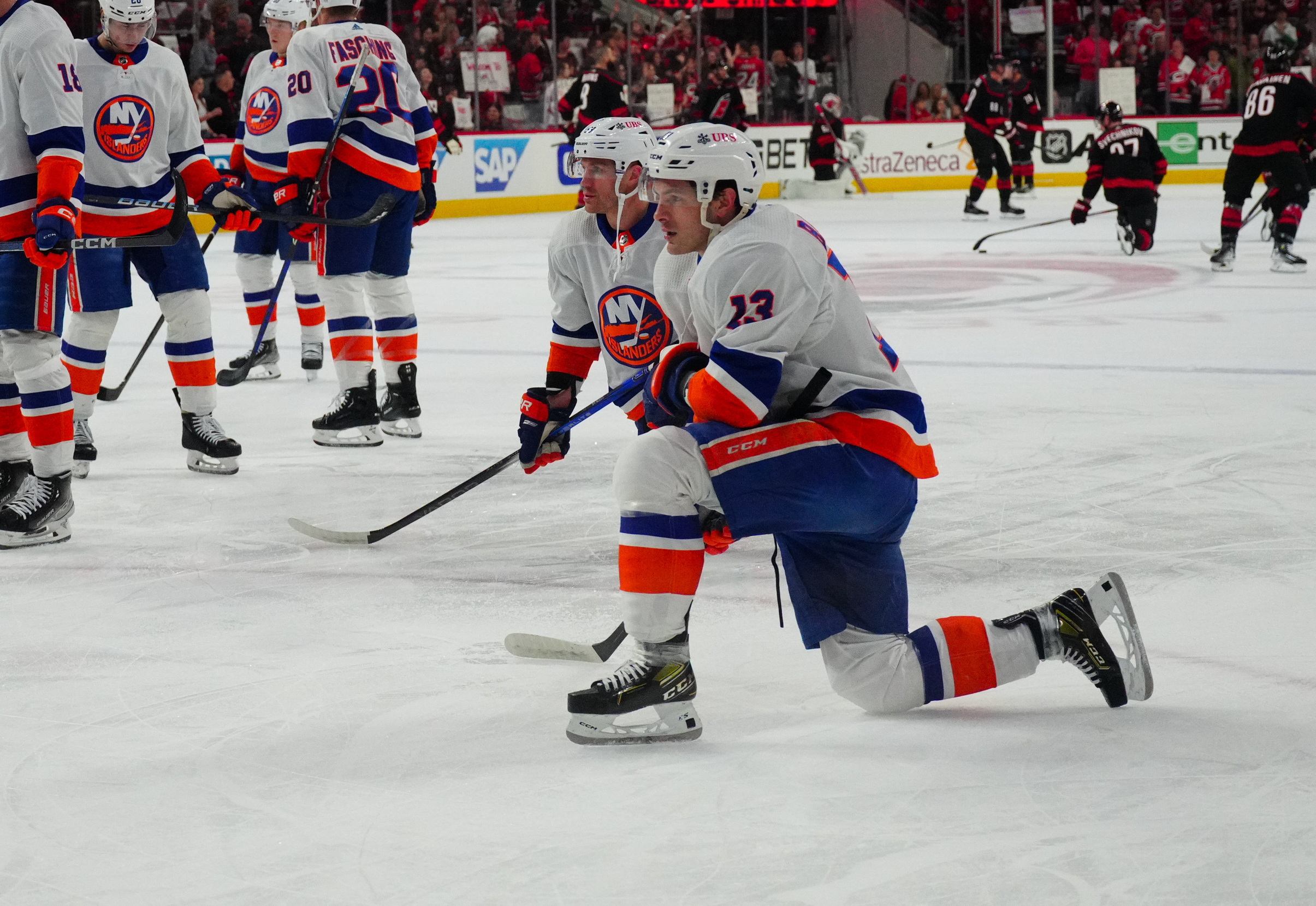 Hurricanes edge Islanders 3-1 in playoff opener | Reuters