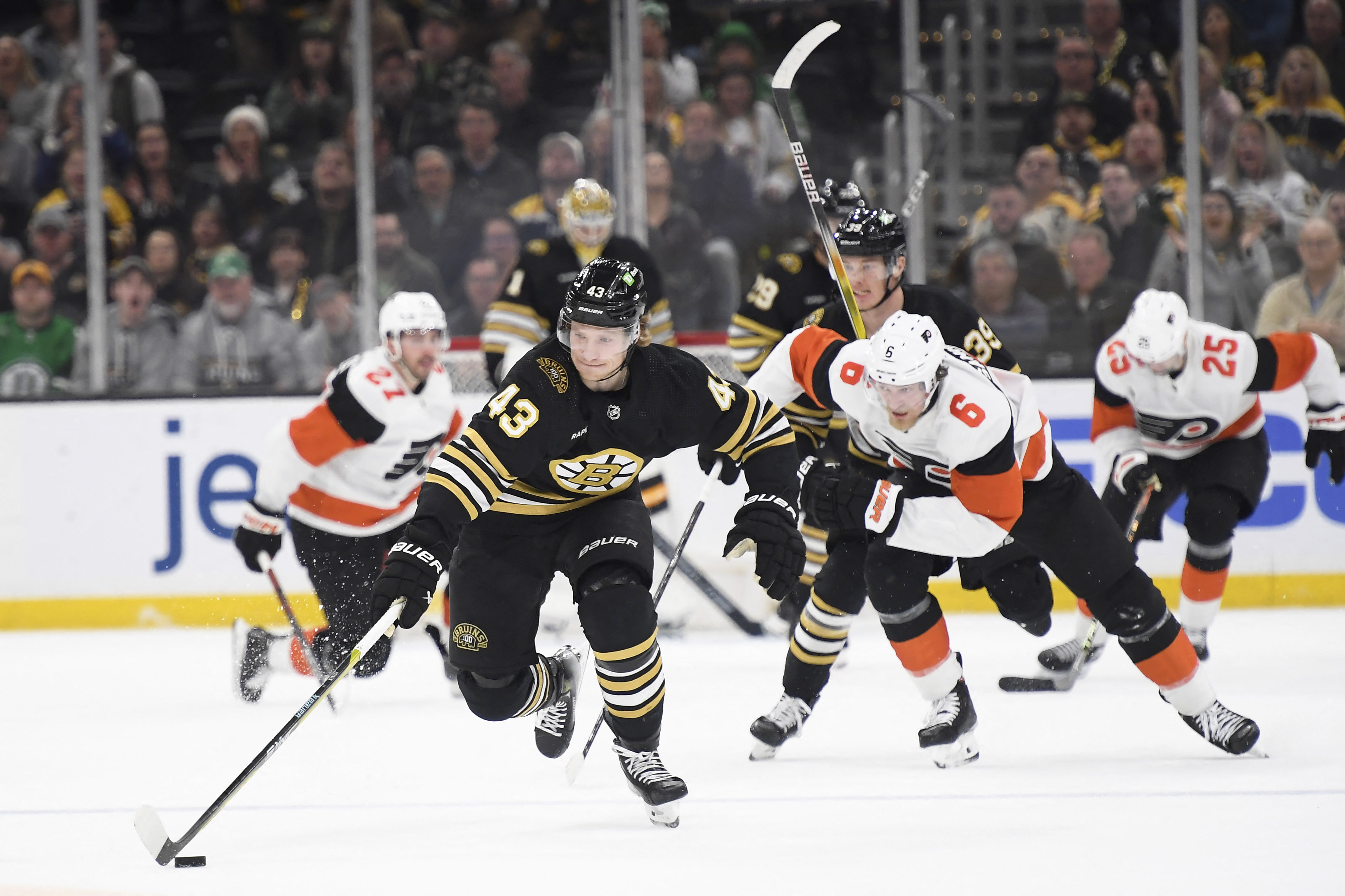 Bruins score 4 goals in wild 3rd to outlast Flyers | Reuters