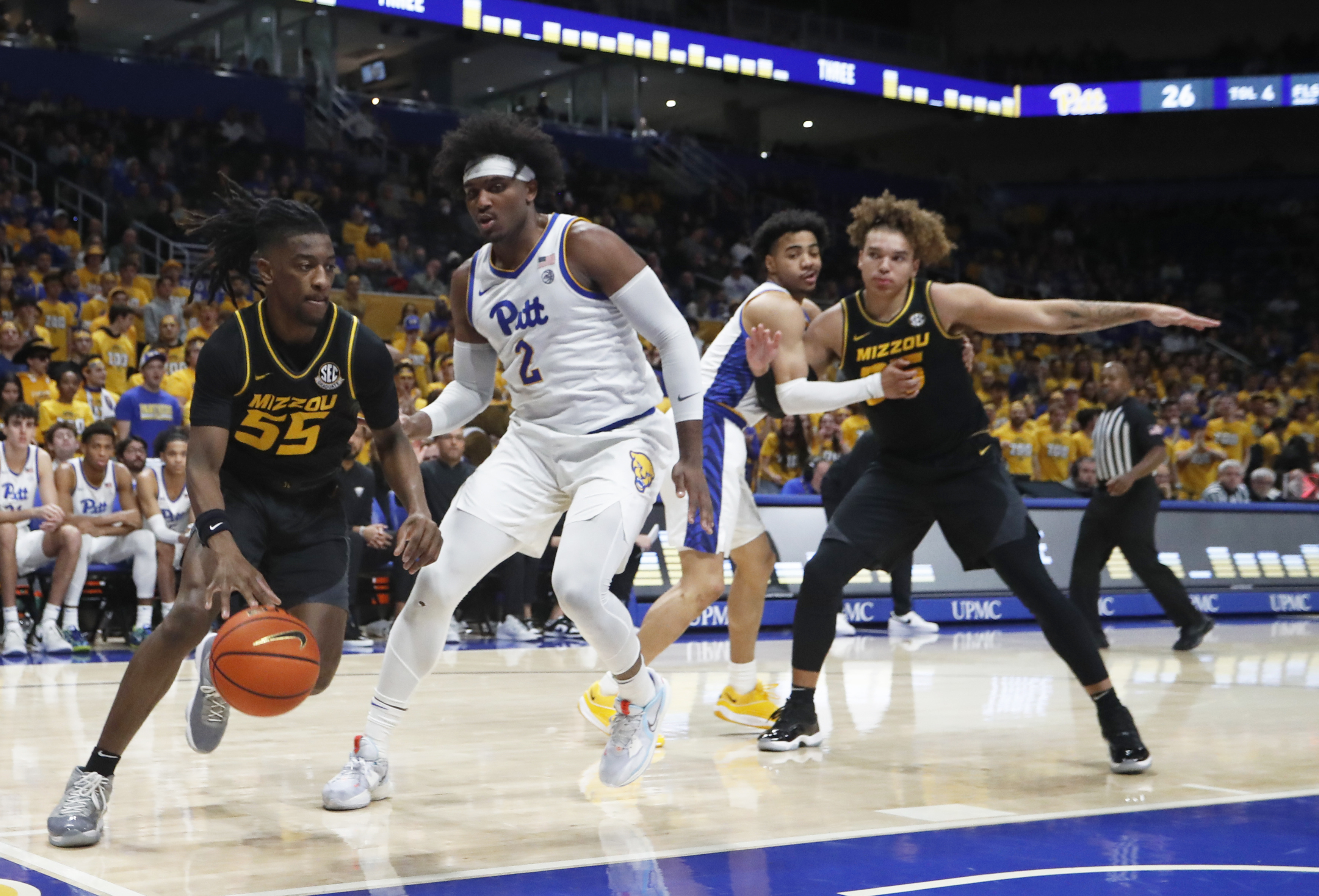 Missouri ends Pitt's home winning streak | Reuters