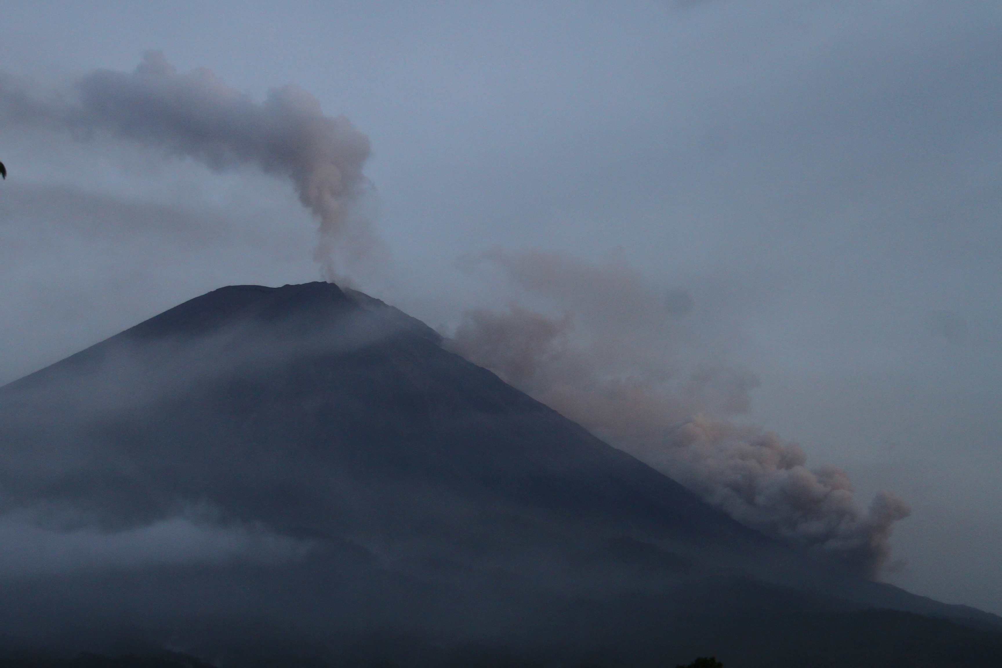 Indonesia Semeru volcanic eruption kills 14; dozens injured | Reuters
