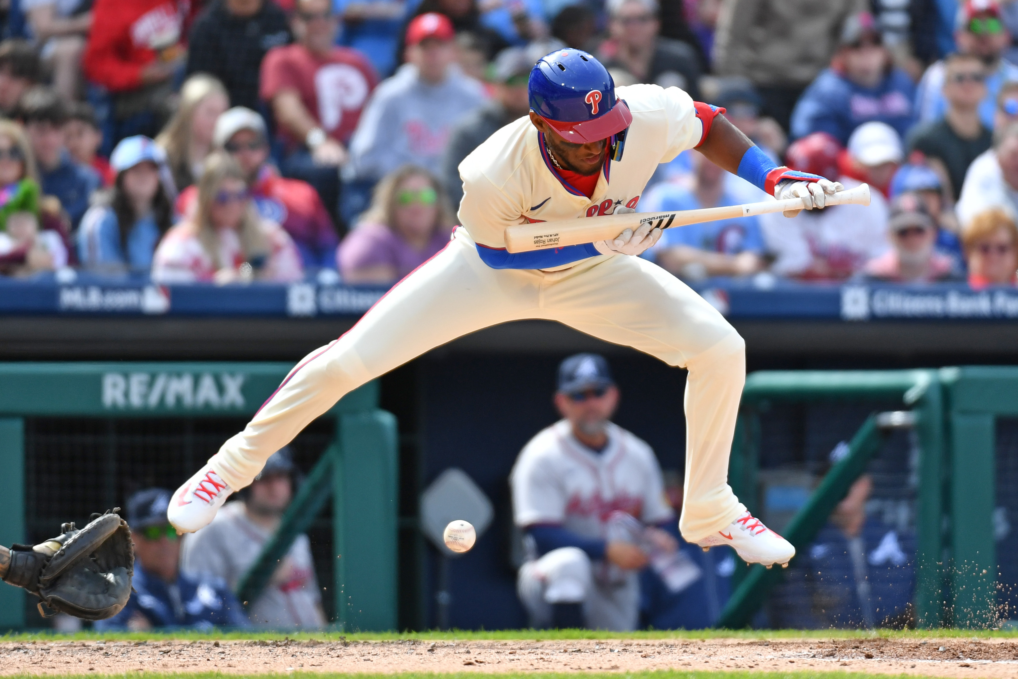 Phillies rally to salvage series vs. Braves | Reuters