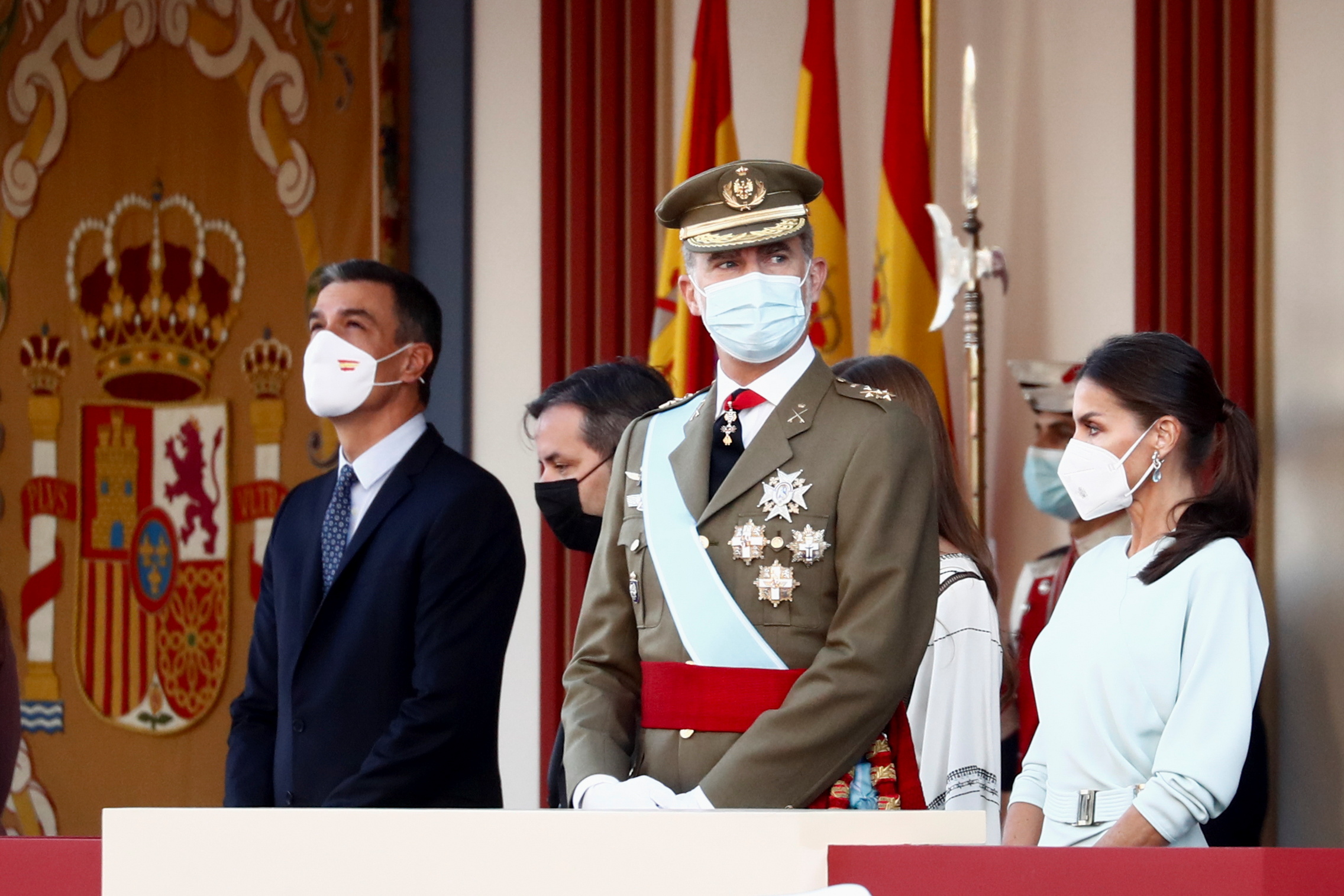 Spain's Sanchez urges unity as military parade returns on national day ...
