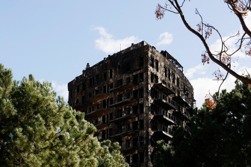Huge apartment block fire in Spain kills nine people | Reuters