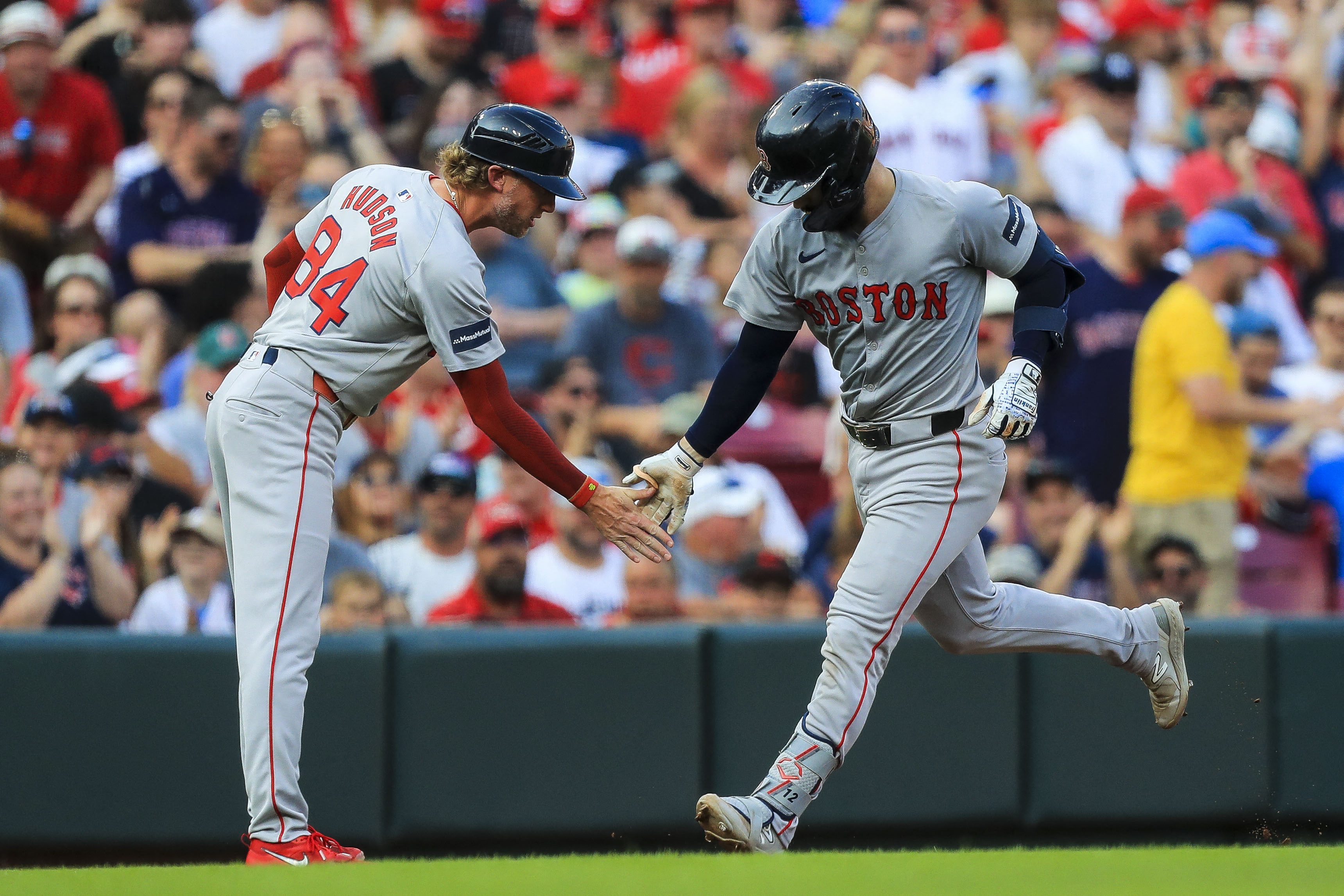 Reds win battle of home runs, top Red Sox | Reuters