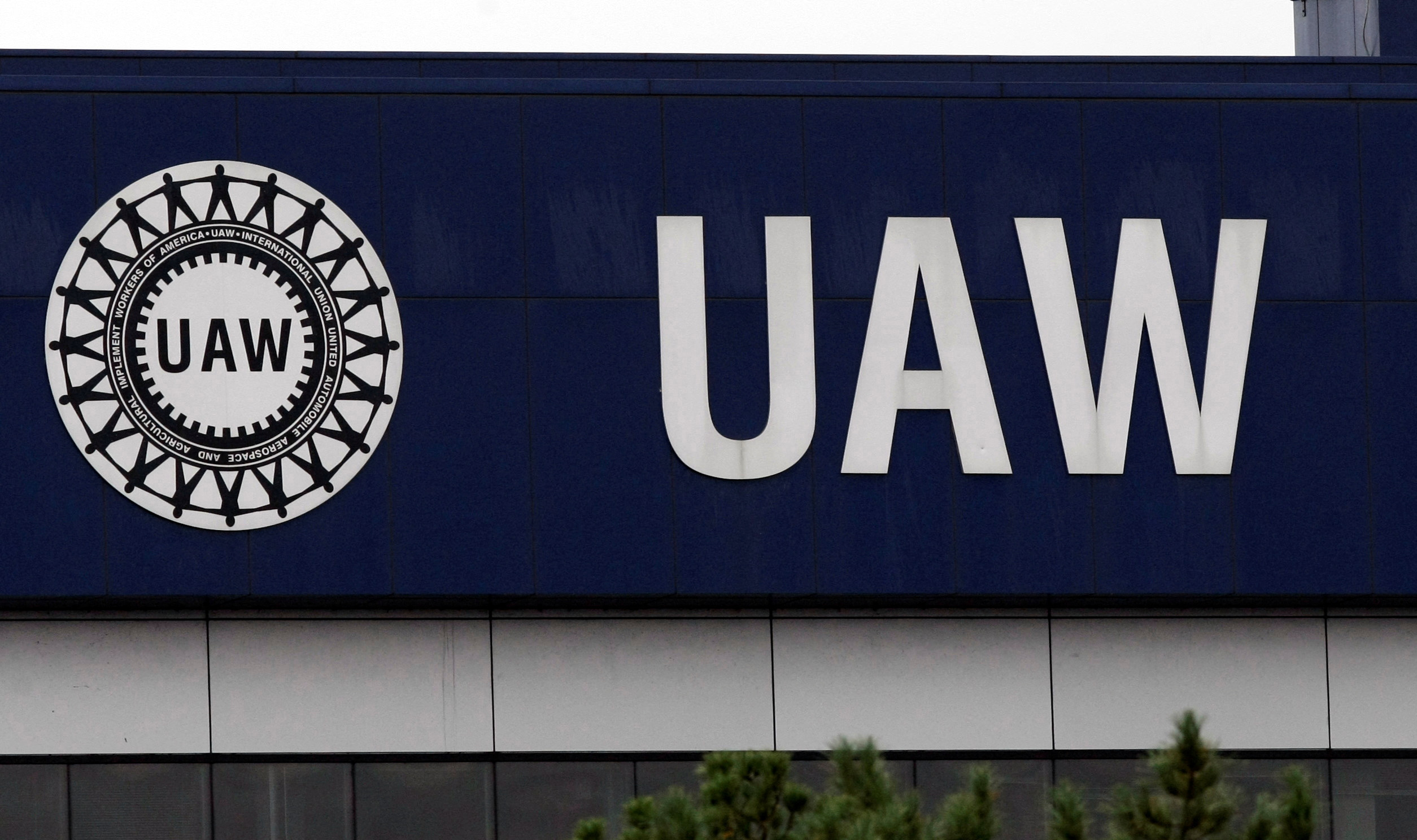 UAW members at Allison Transmission vote to ratify new four-year ...
