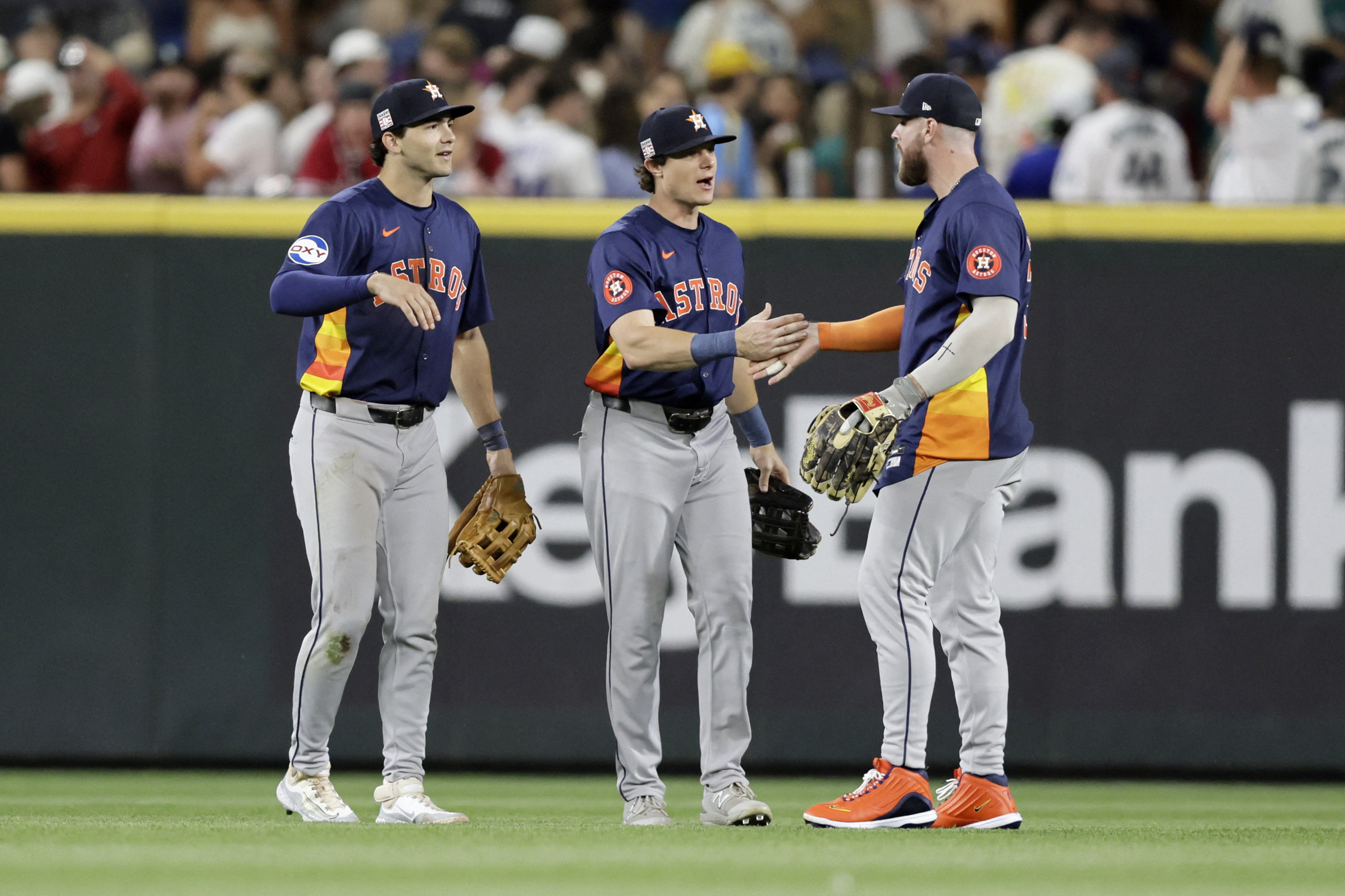 Astros stay hot, rally past Mariners on late HR | Reuters