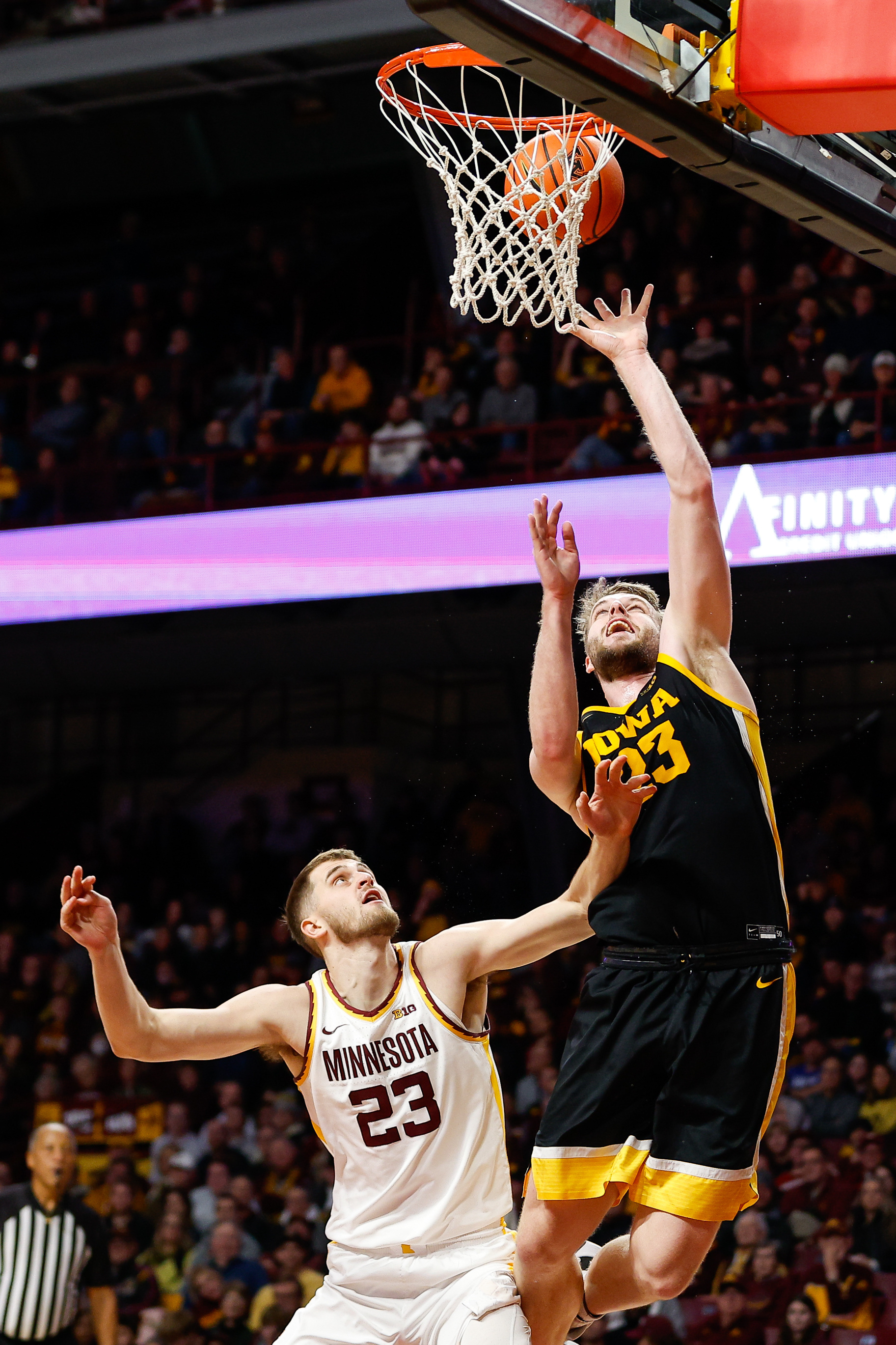 Iowa tops Minnesota to give Fran McCaffery program wins mark | Reuters