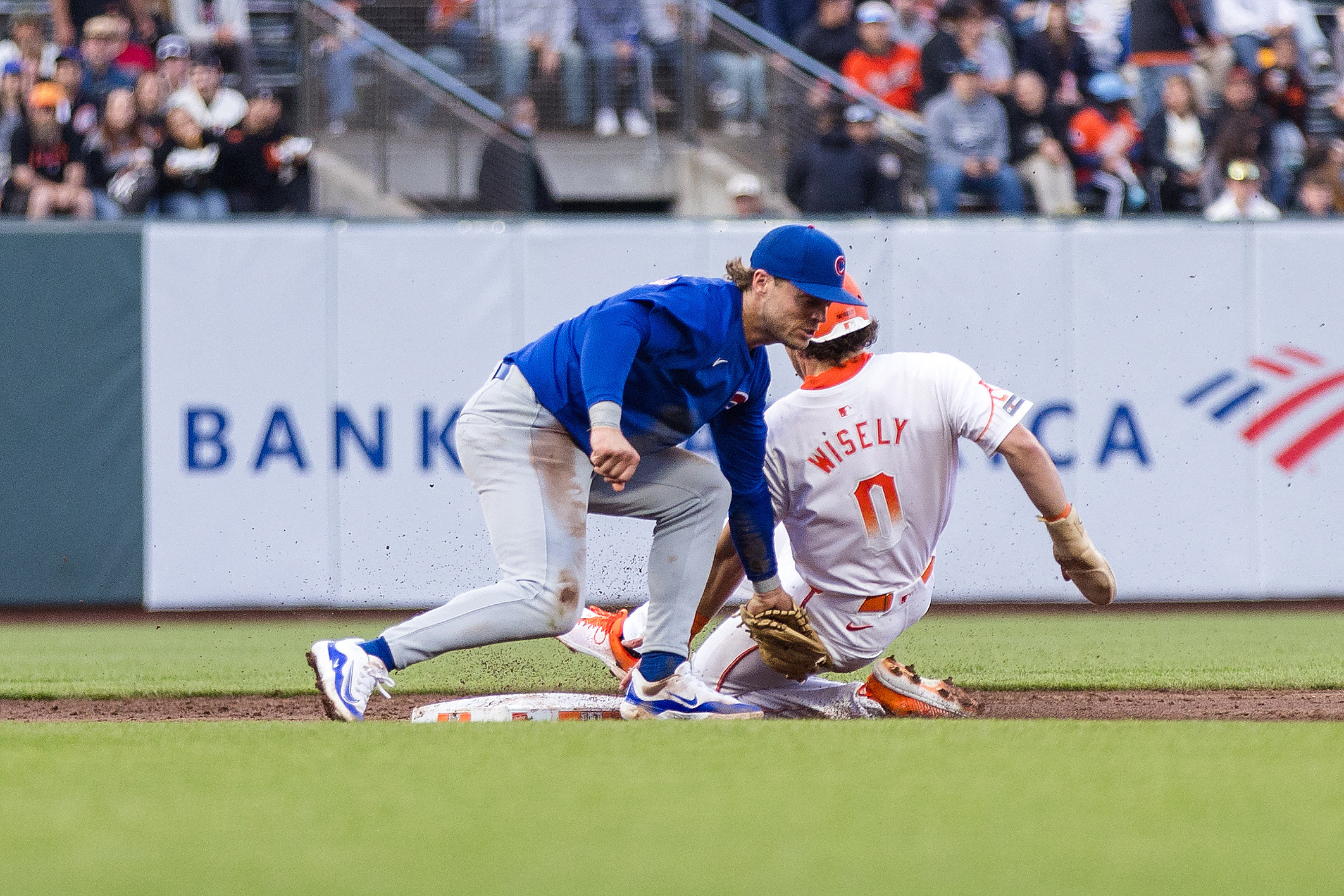 Six Giants pitchers combine to hold down Cubs | Reuters