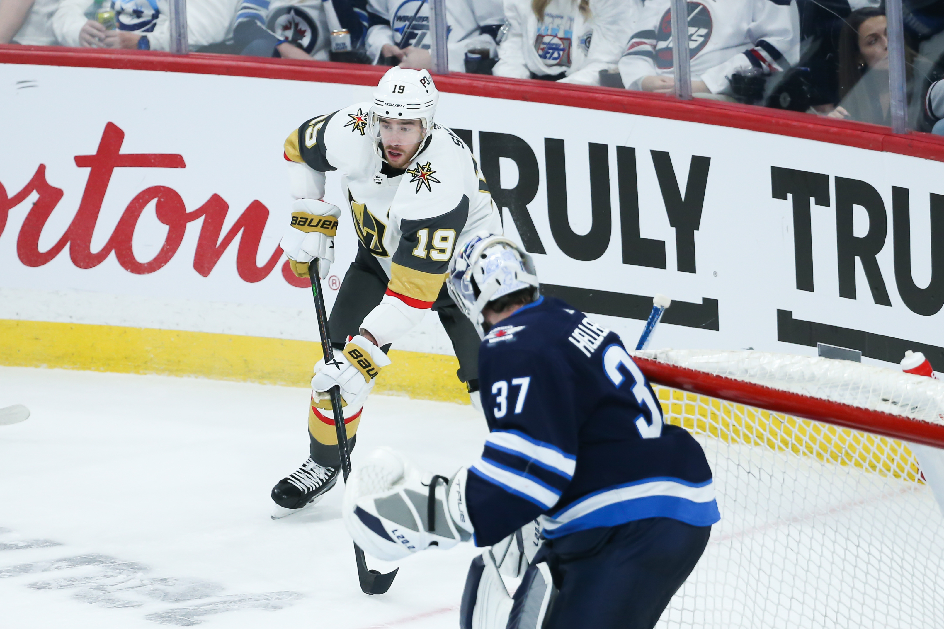 Brett Howden scores twice as Knights take command vs. Jets | Reuters