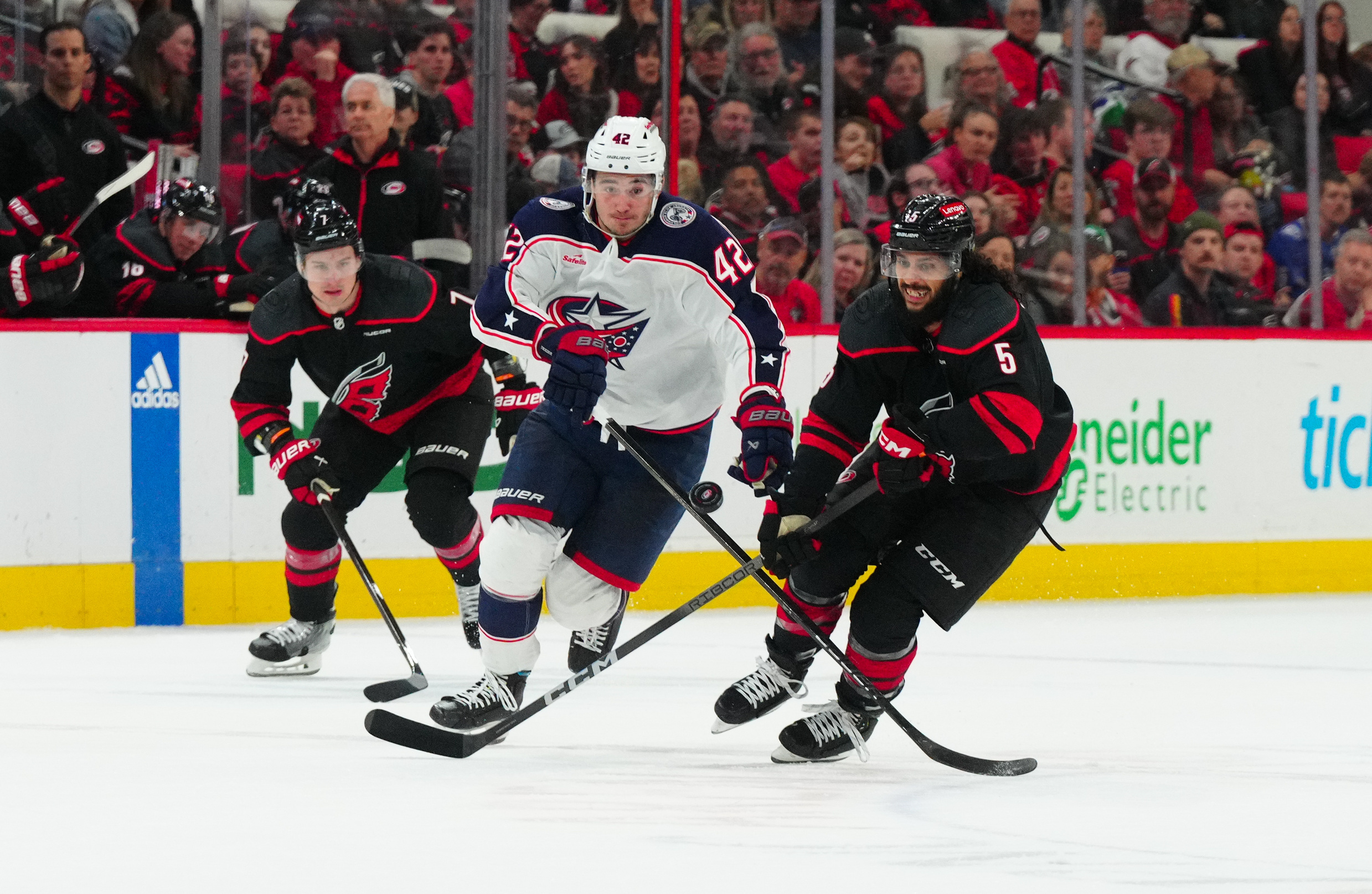 Hurricanes score early, blank Blue Jackets | Reuters