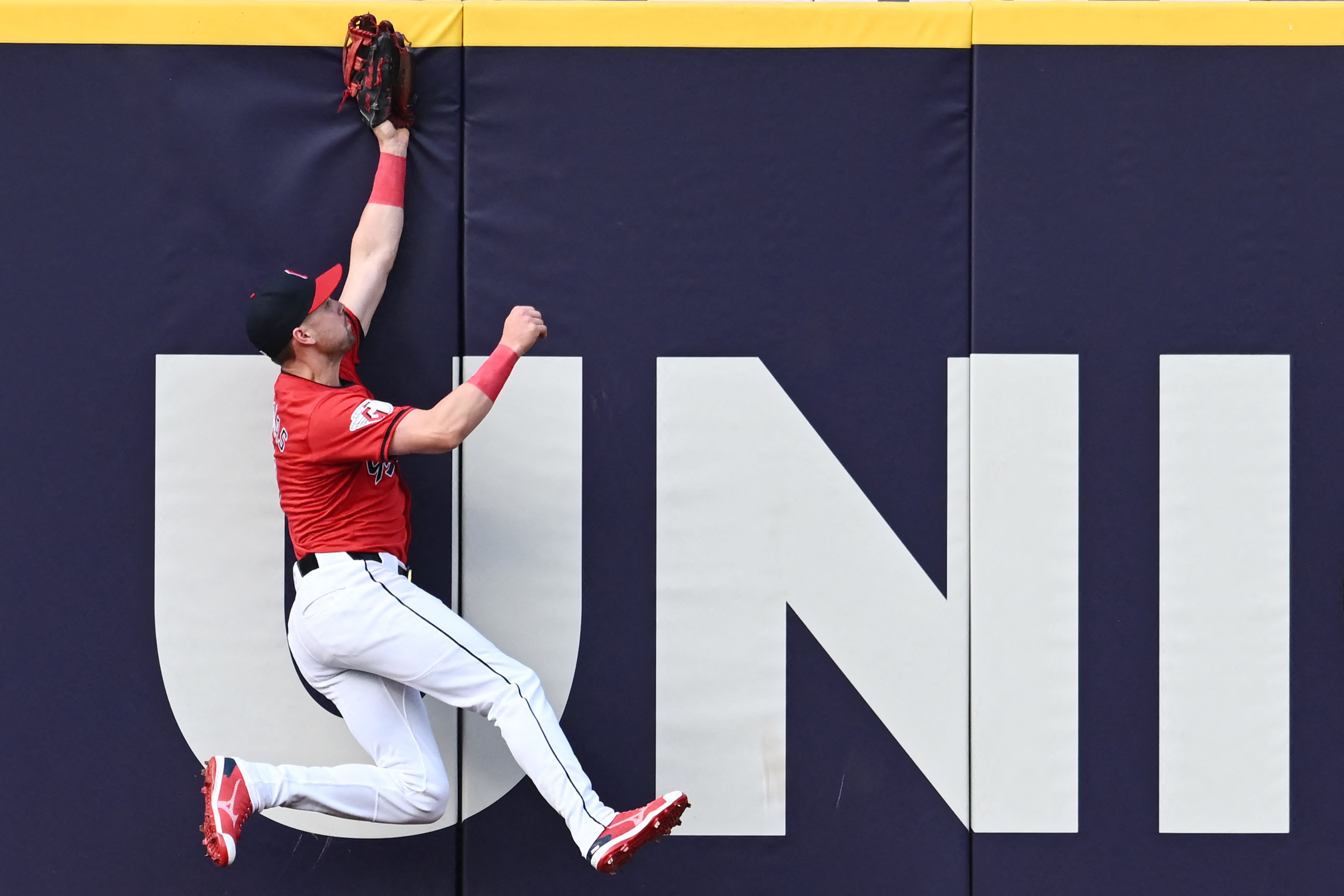 Josh Bell powers Diamondbacks in sweep of Guardians | Reuters