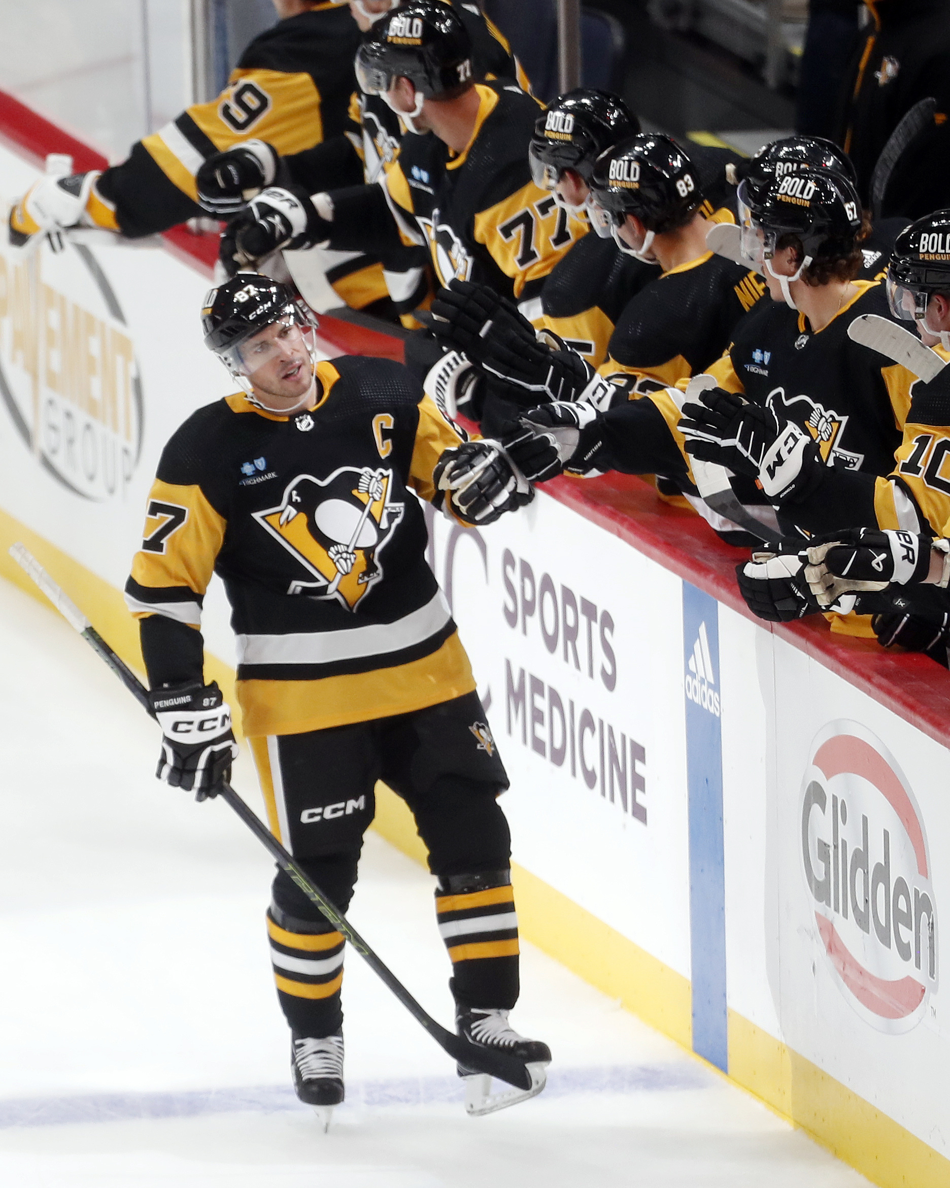 Blackhawks double up Penguins in Connor Bedard's NHL debut | Reuters