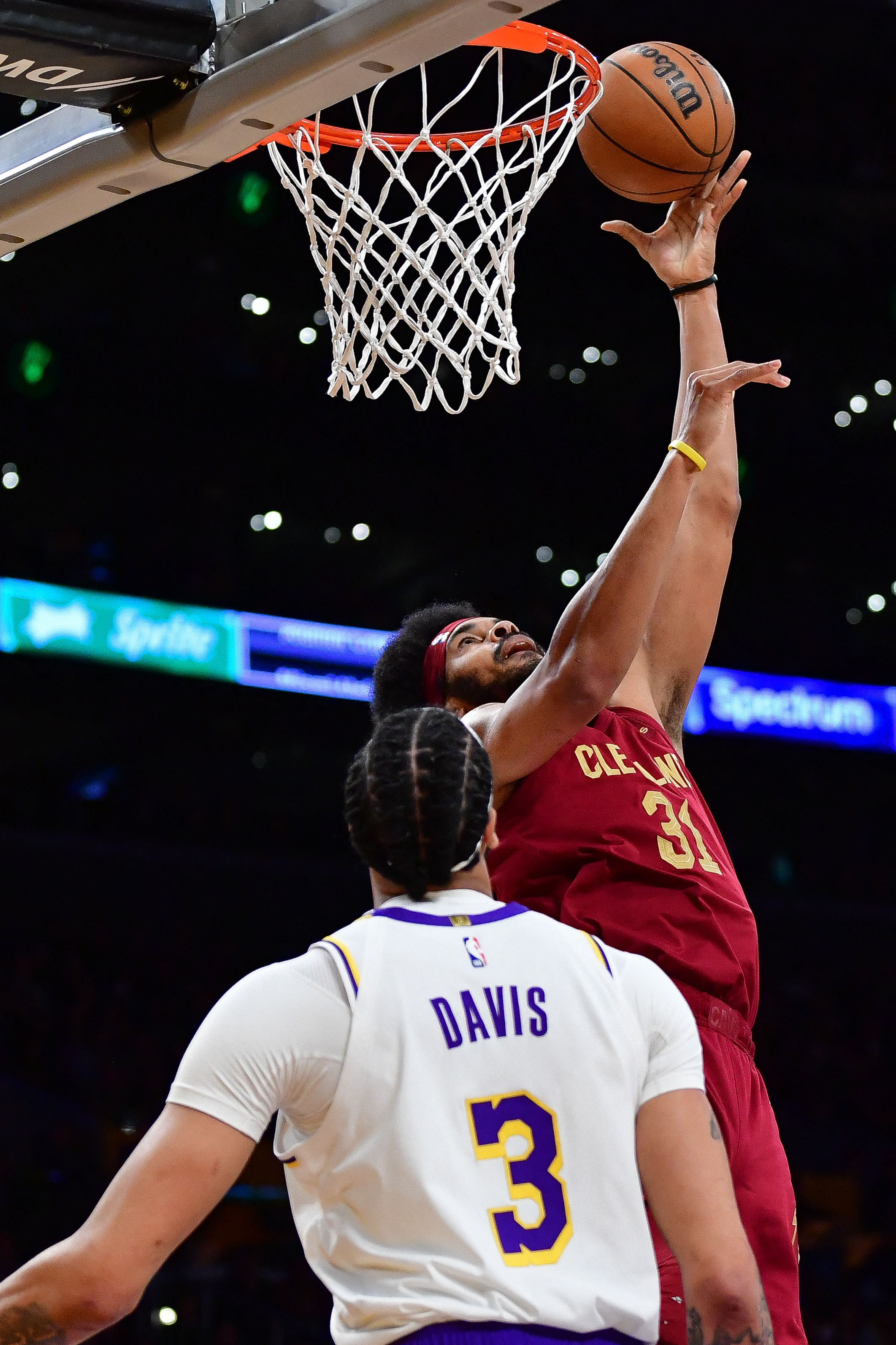 Lakers use 19-0 run to pull away from Cavs, win 4th straight | Reuters