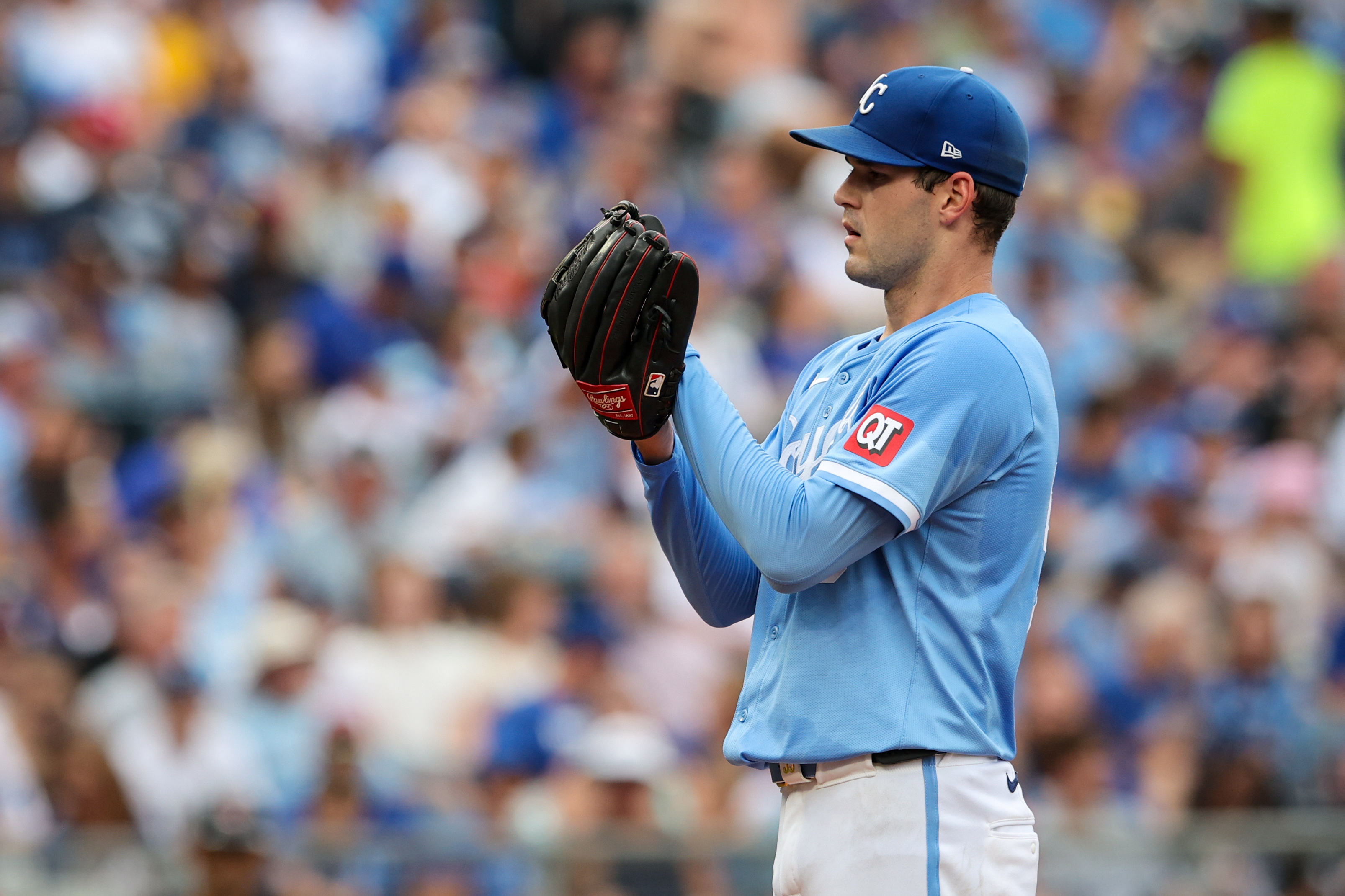 Guardians bounce back with win at Royals | Reuters