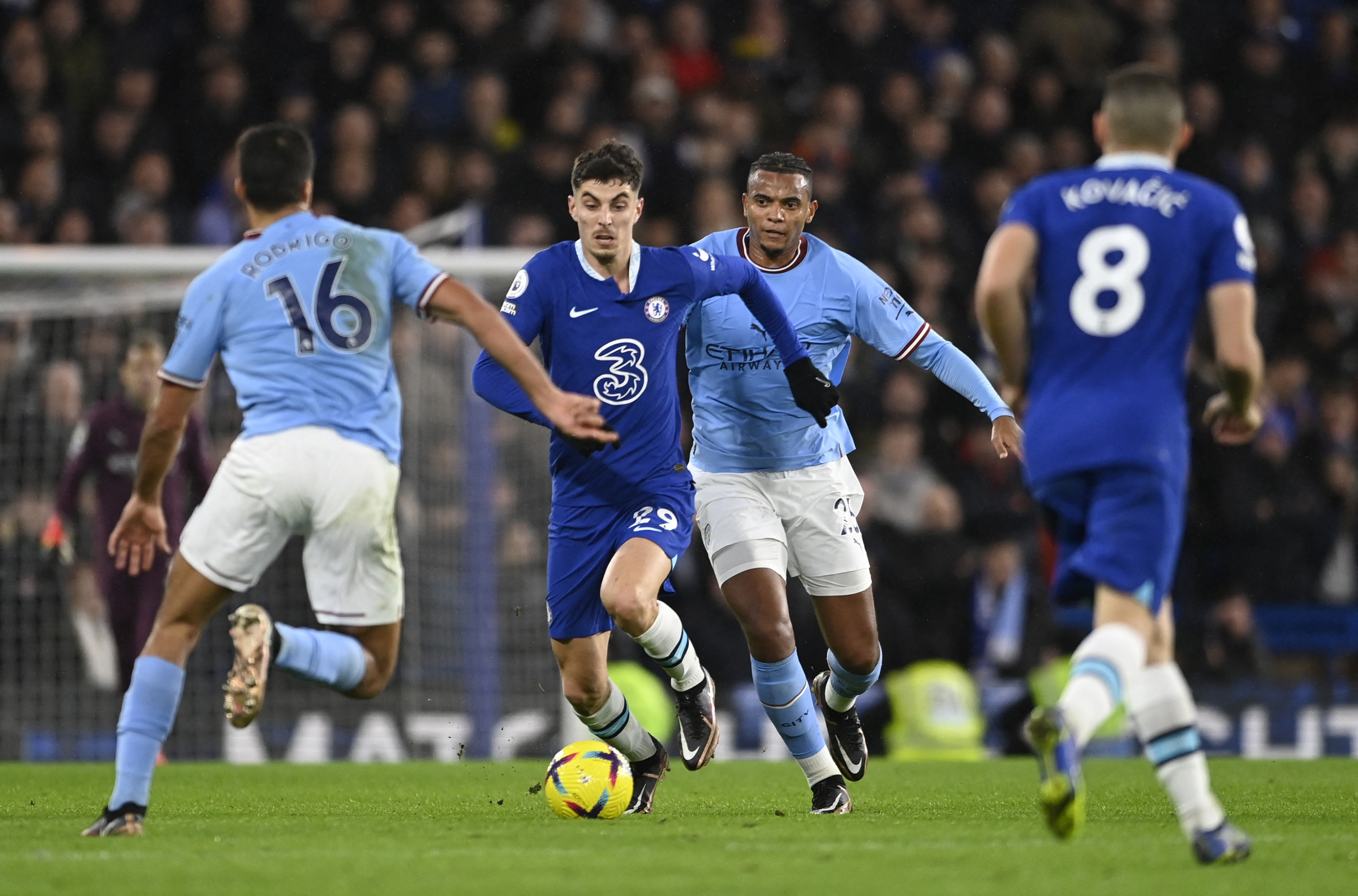 Mahrez earns City win at Chelsea to narrow gap with Arsenal | Reuters