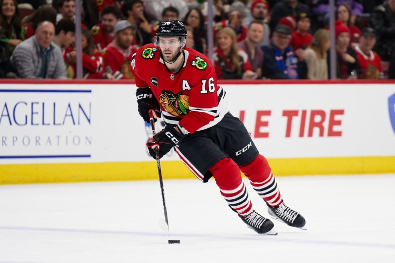Blackhawks F Jason Dickinson signs 2-year extension | Reuters
