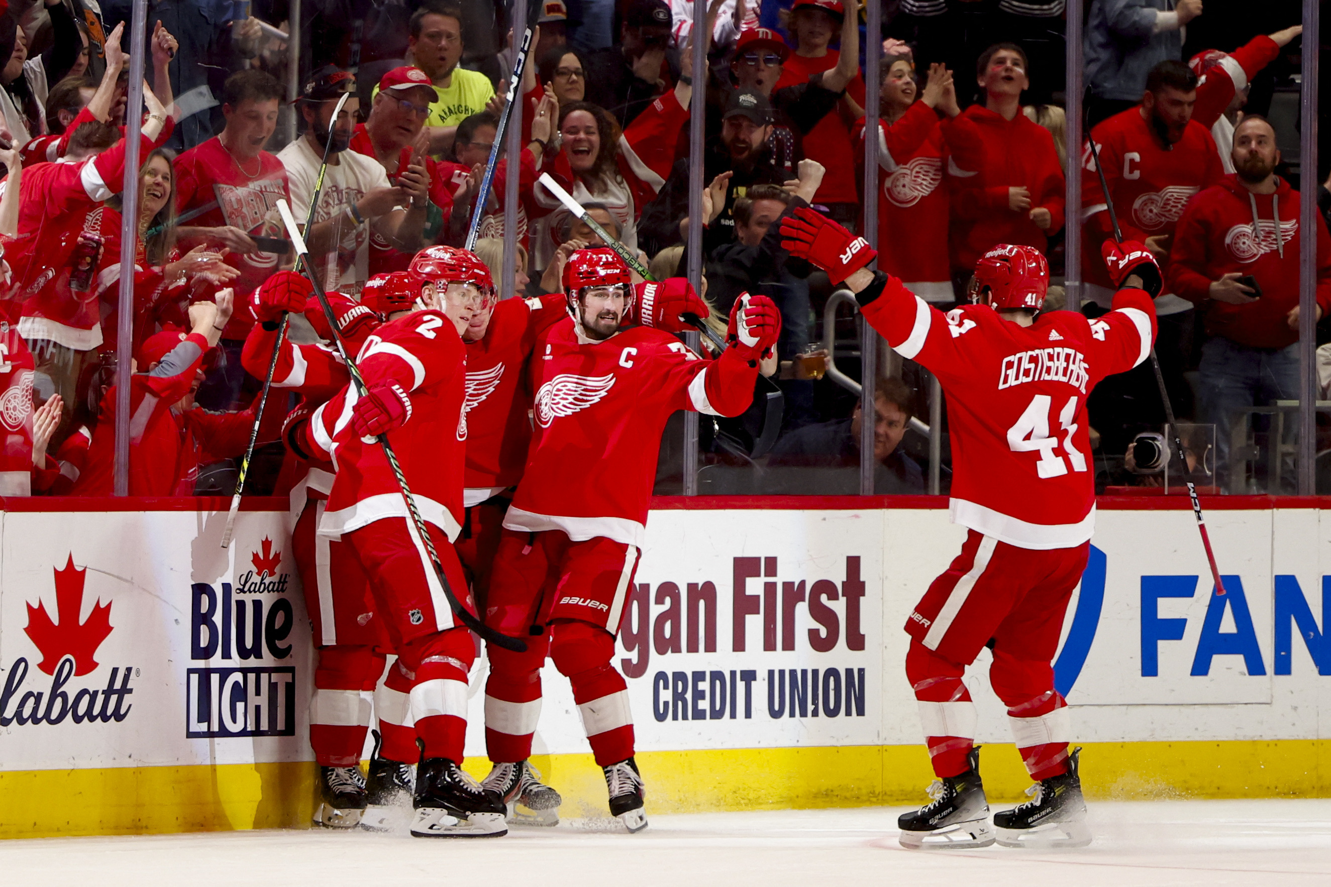 Red Wings keep hope alive with OT win | Reuters