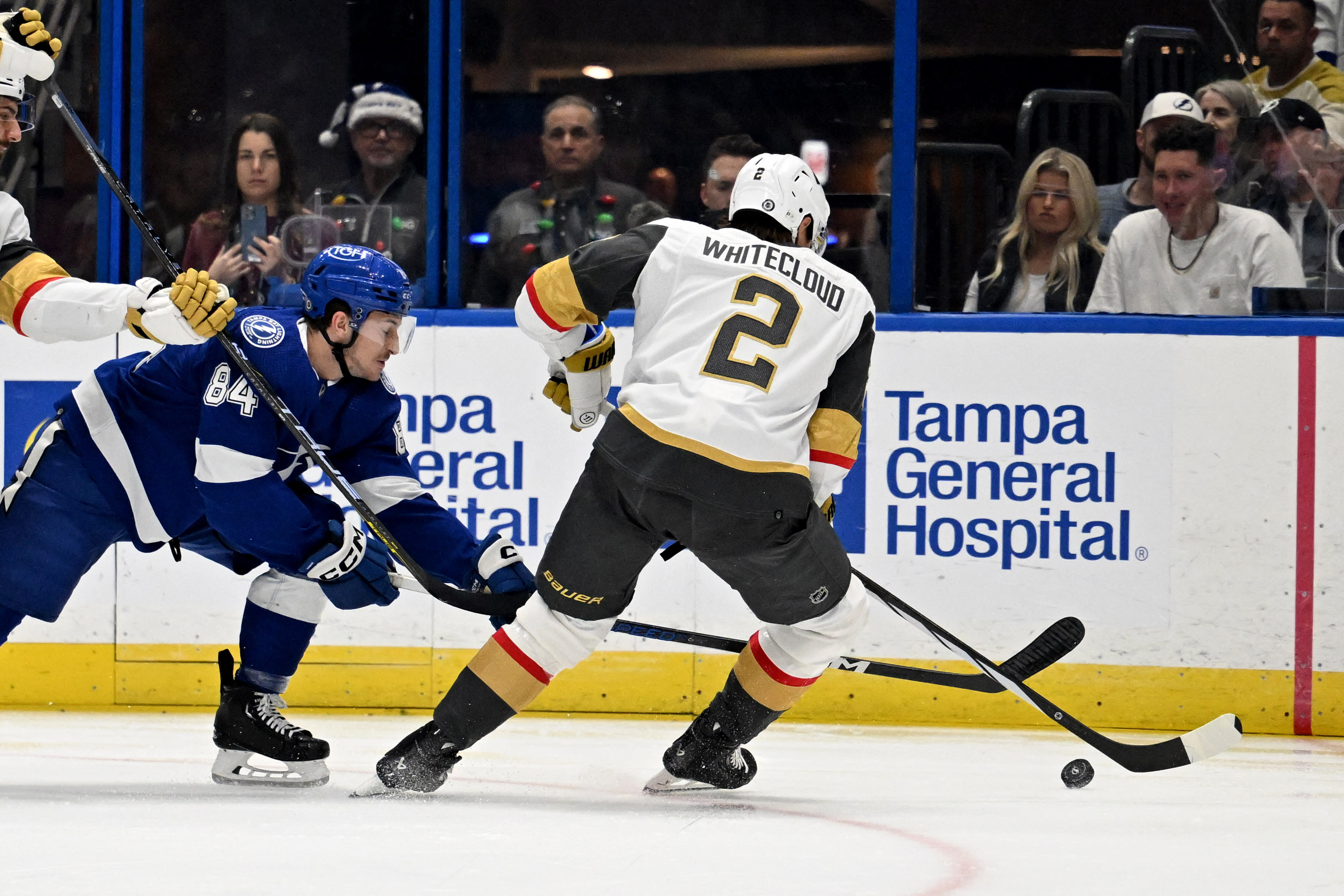 Lightning edge Golden Knights 5-4 on late goal | Reuters