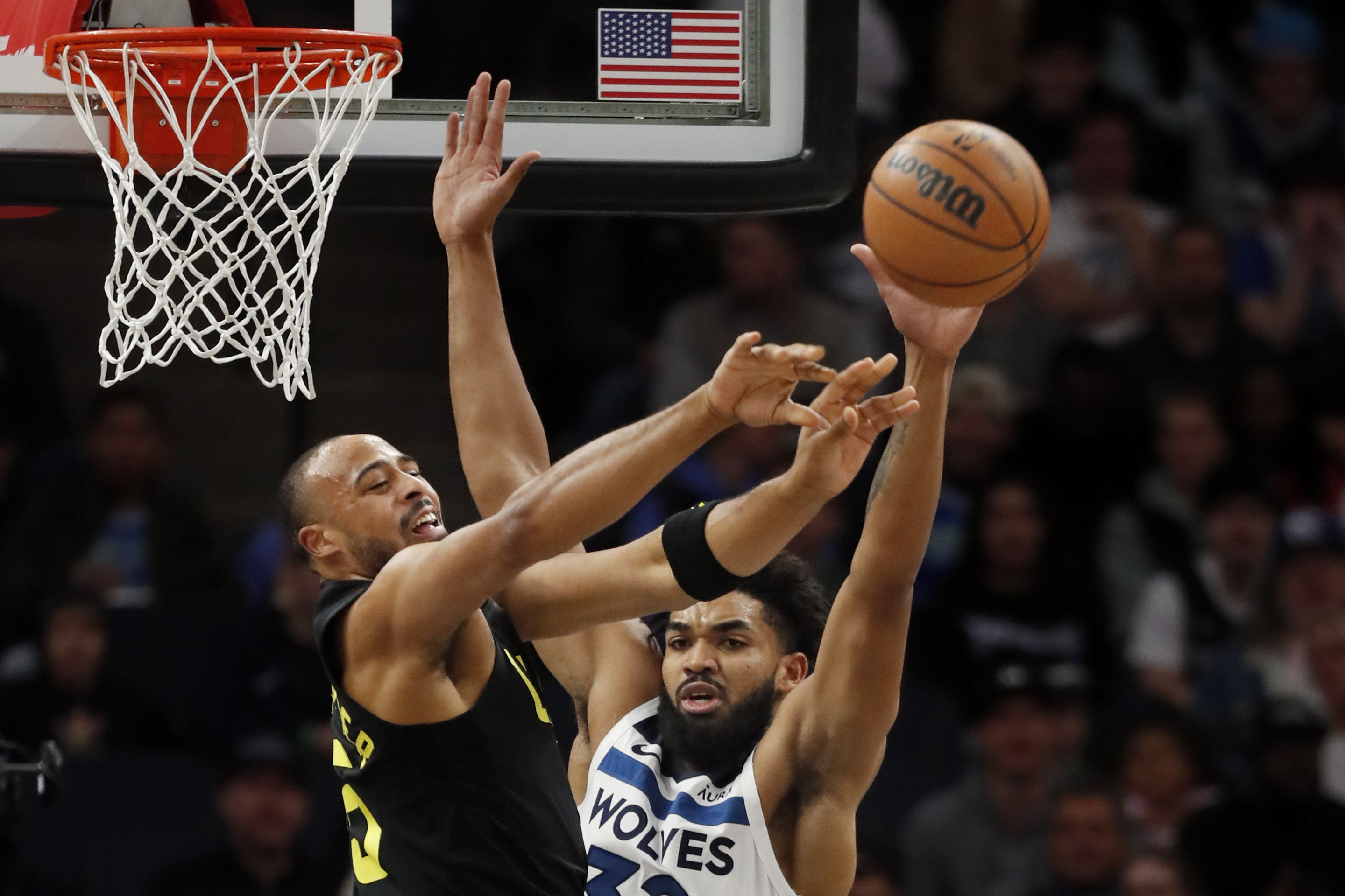 Wolves' third-quarter surge sends Jazz to defeat | Reuters
