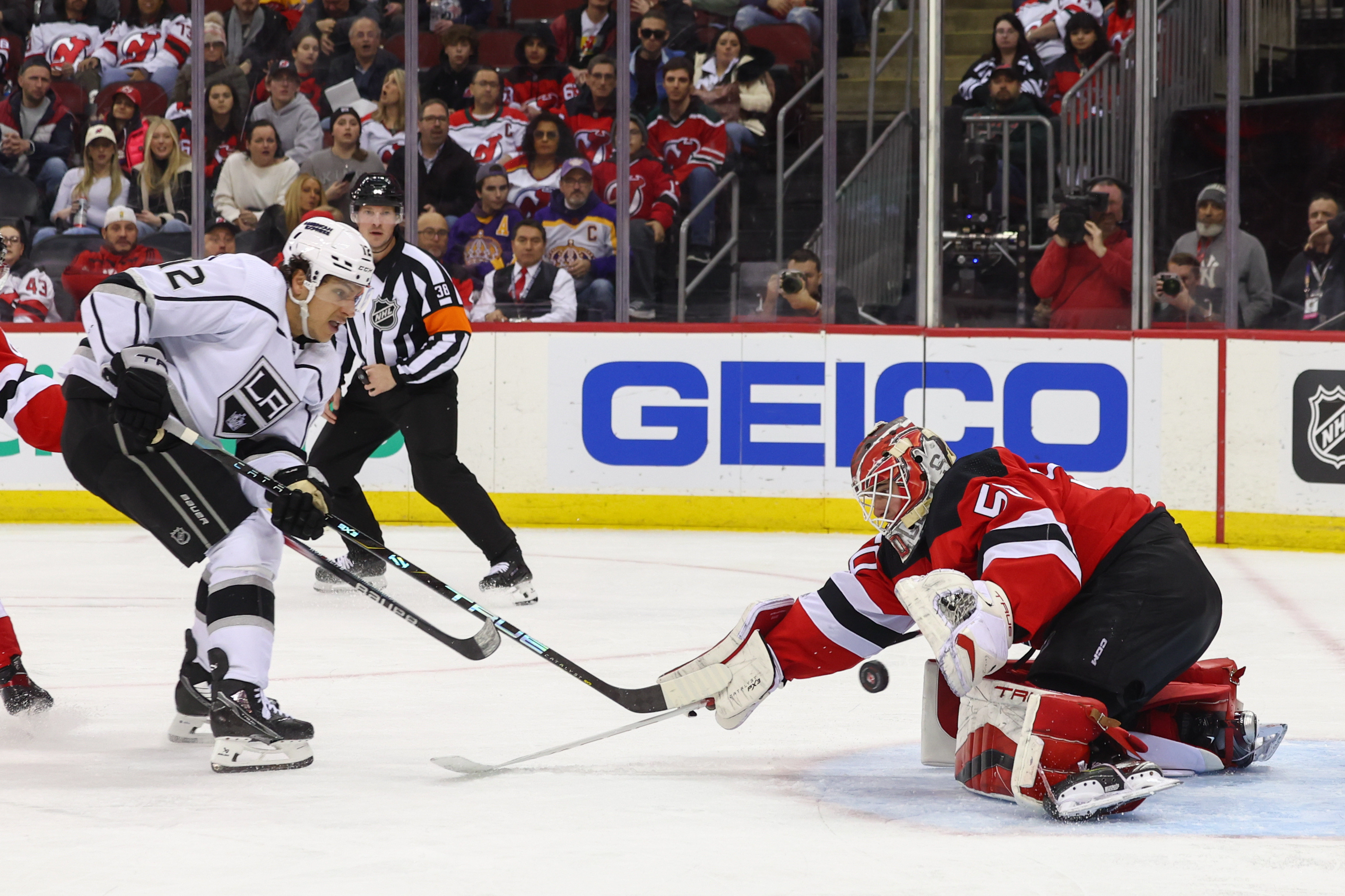 Quinton Byfield's late goal lifts Kings past Devils | Reuters