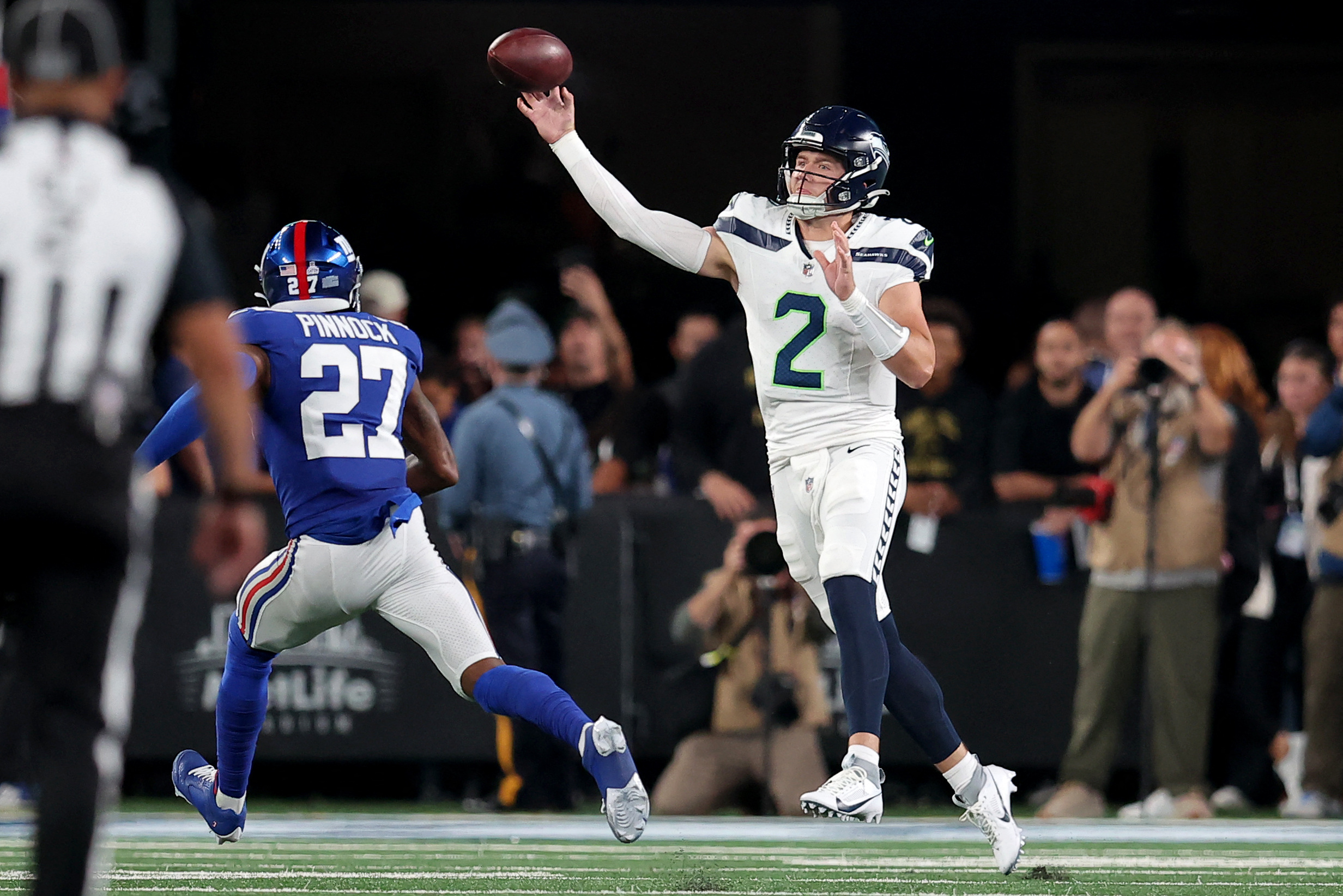 Seahawks stuff Giants, cruise to 24-3 win | Reuters