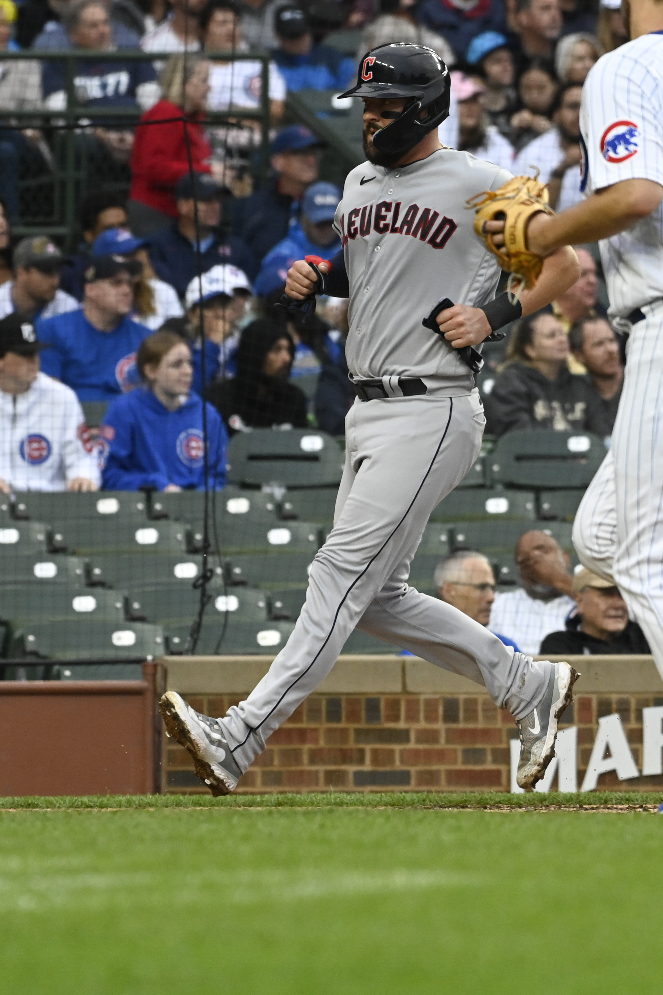 Guardians overcome Cubs' 9th-inning rally, win in 10 | Reuters
