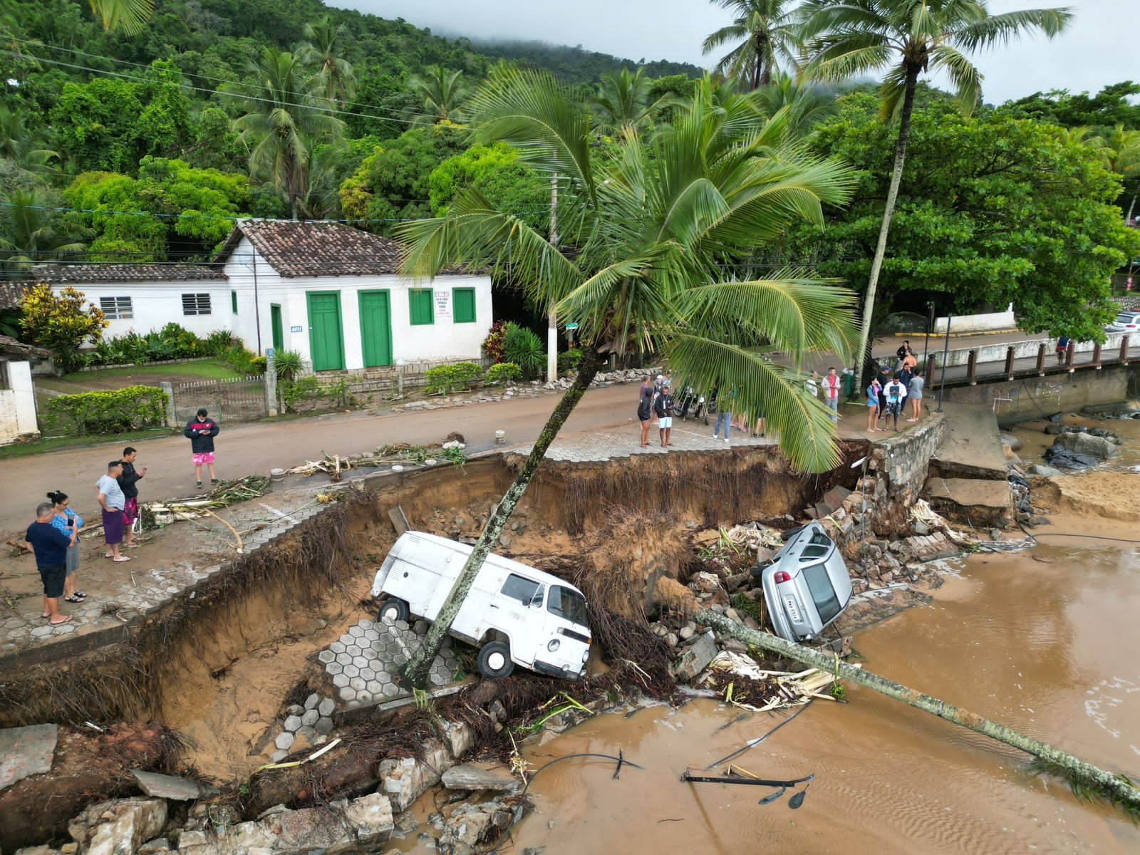 Three dozen dead as Brazil rains cause calamity | Reuters