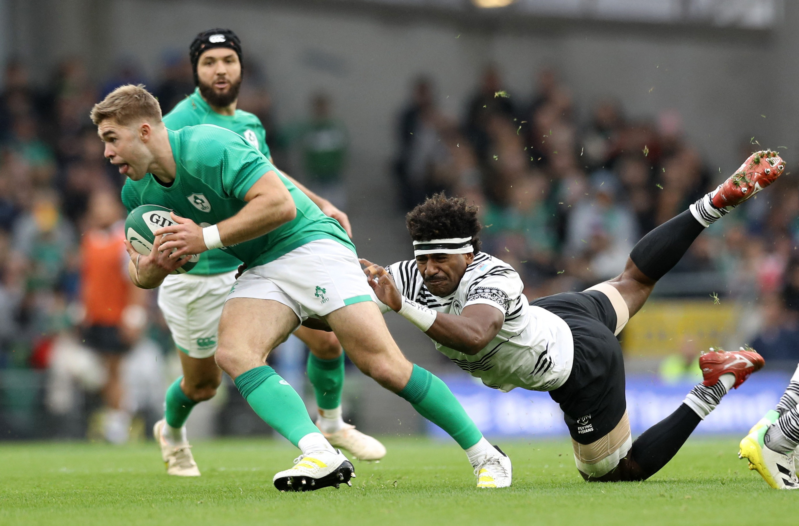 'Awful' Ireland overpower ill-disciplined Fiji | Reuters
