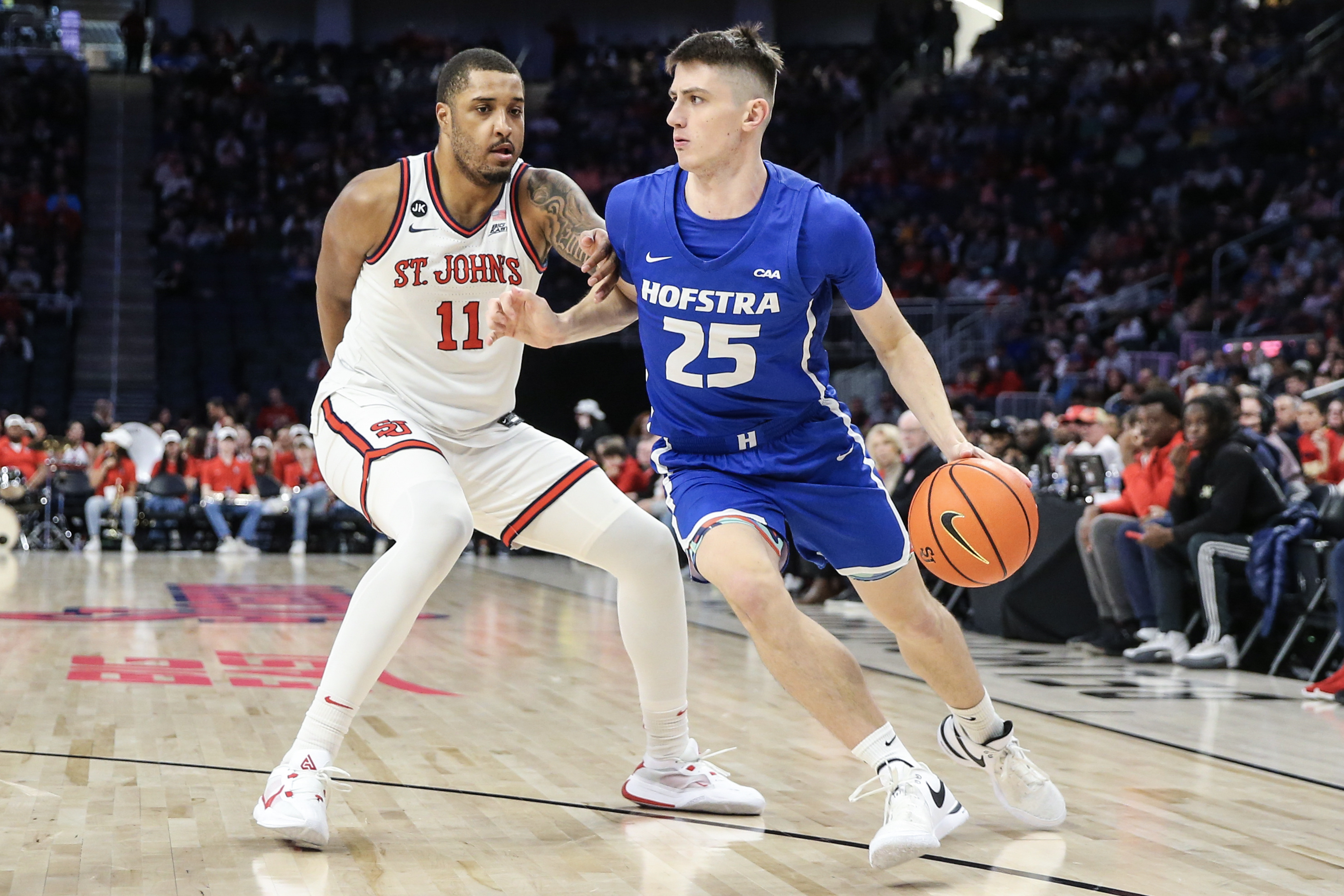 Daniss Jenkins helps St. John's hold off Hofstra down stretch | Reuters